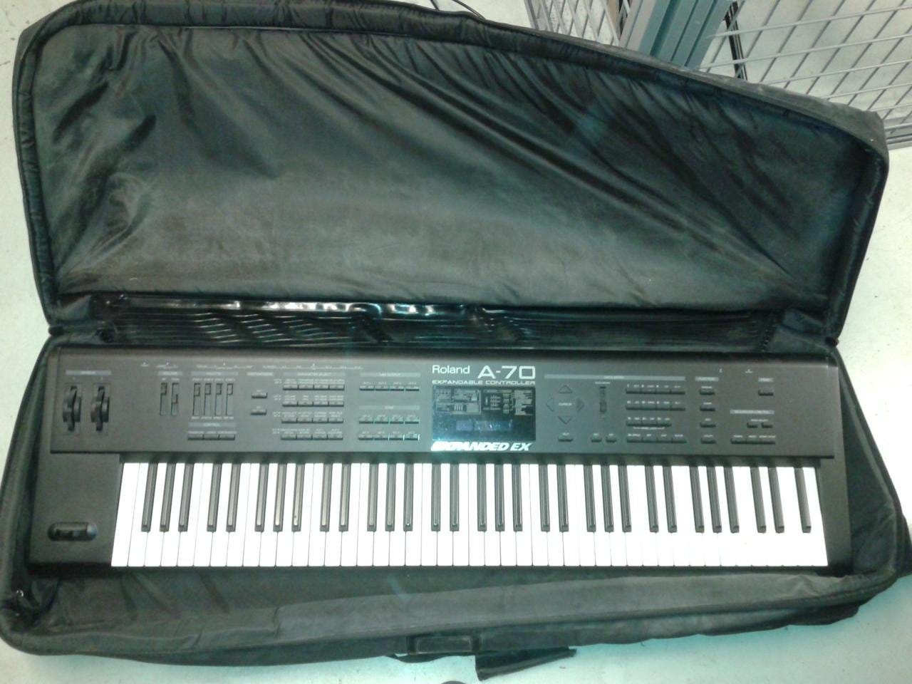 Roland A70 masterkeyboard + VE-RD1 + väska | Blocket
