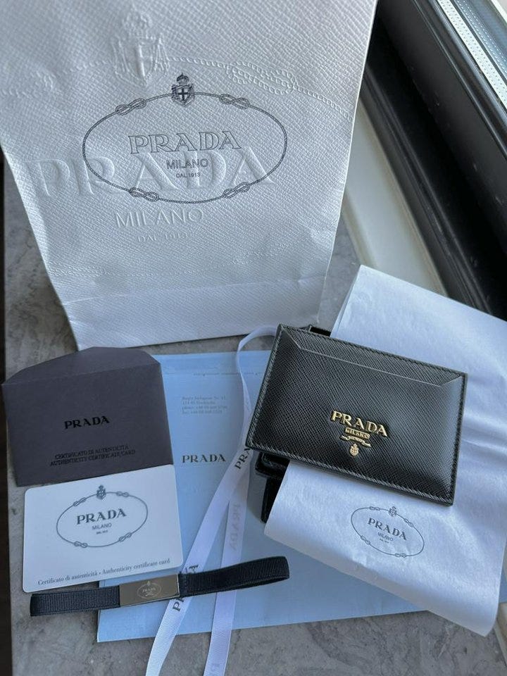 Prada korthållare Helt NY, Kvitto och äkthetscertifikatkor | Blocket