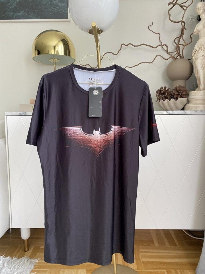 Under Armour Batman T-shirt – ny & skimrande brunröd | Blocket