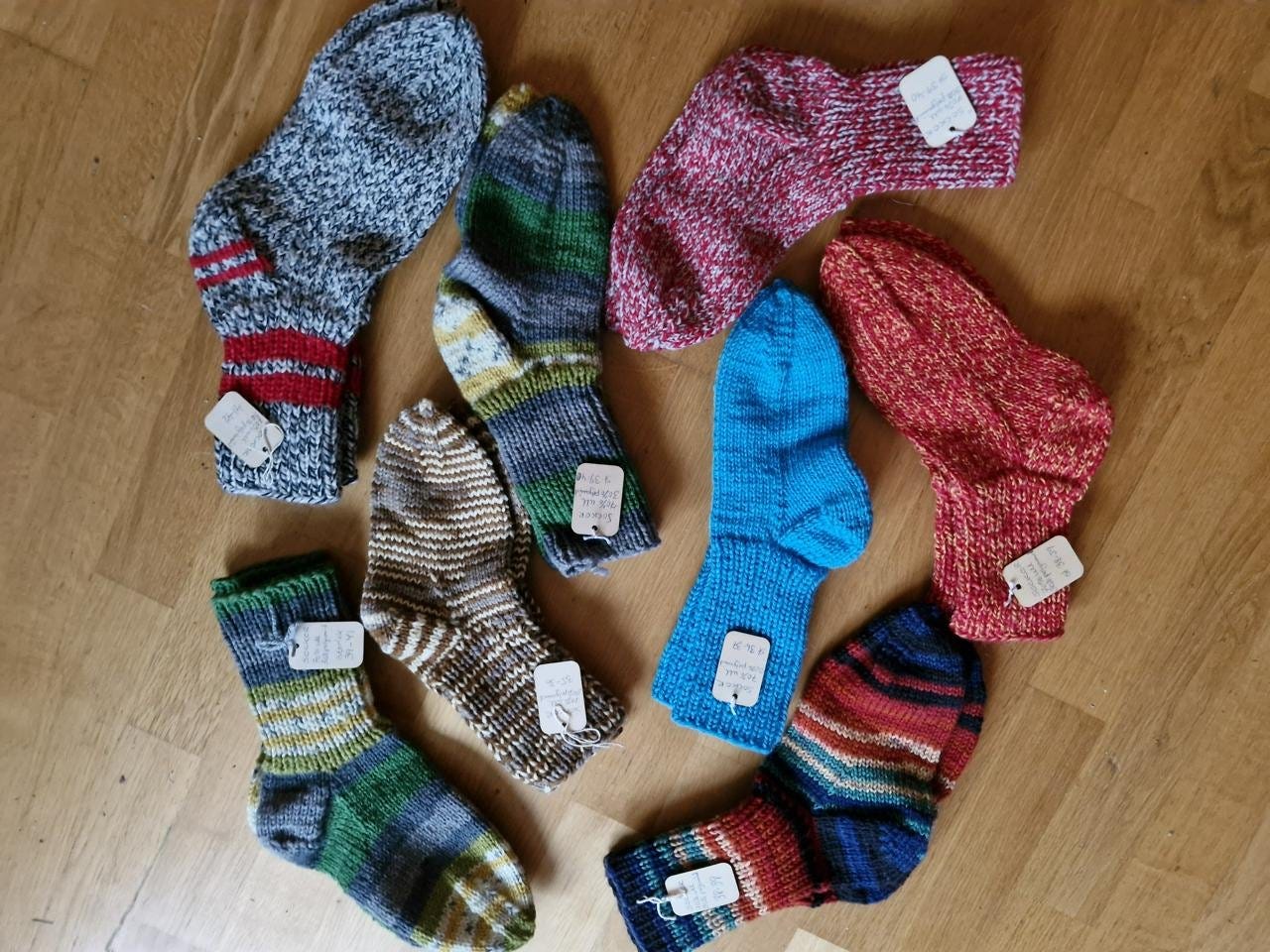 Handstickade sockor | Blocket