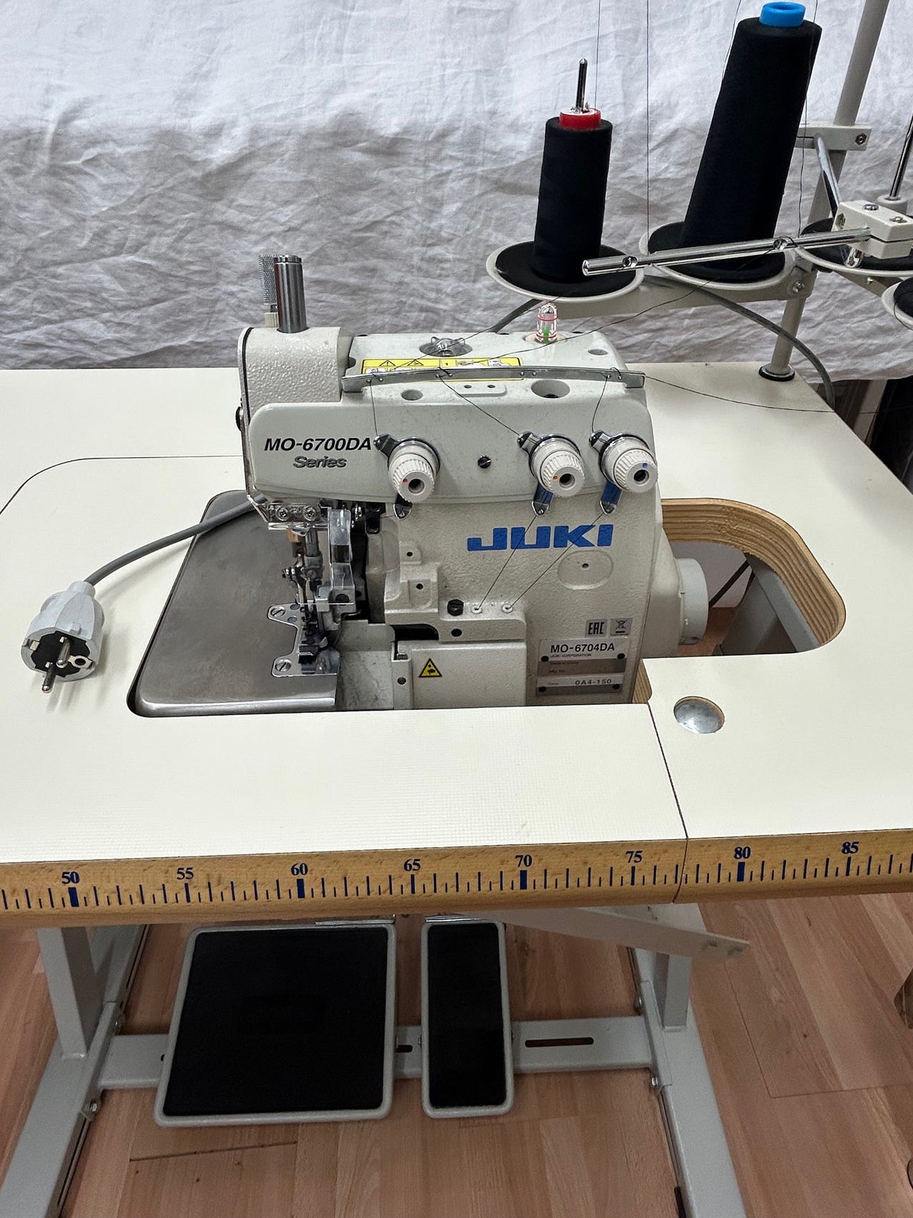 JUKI MO-6700DA industrisymaskin rullfåll | Blocket