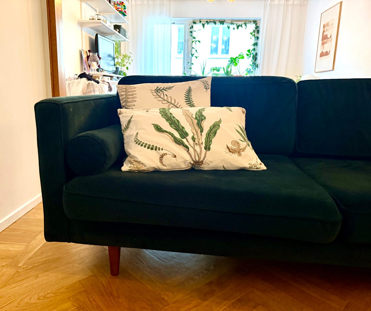 Mörkgrön soffa i sammet - Sofa Company | Blocket