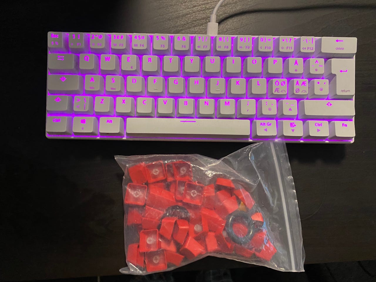 NOS C450 – Mekaniskt 60% tangentbord + extra keycaps | Blocket