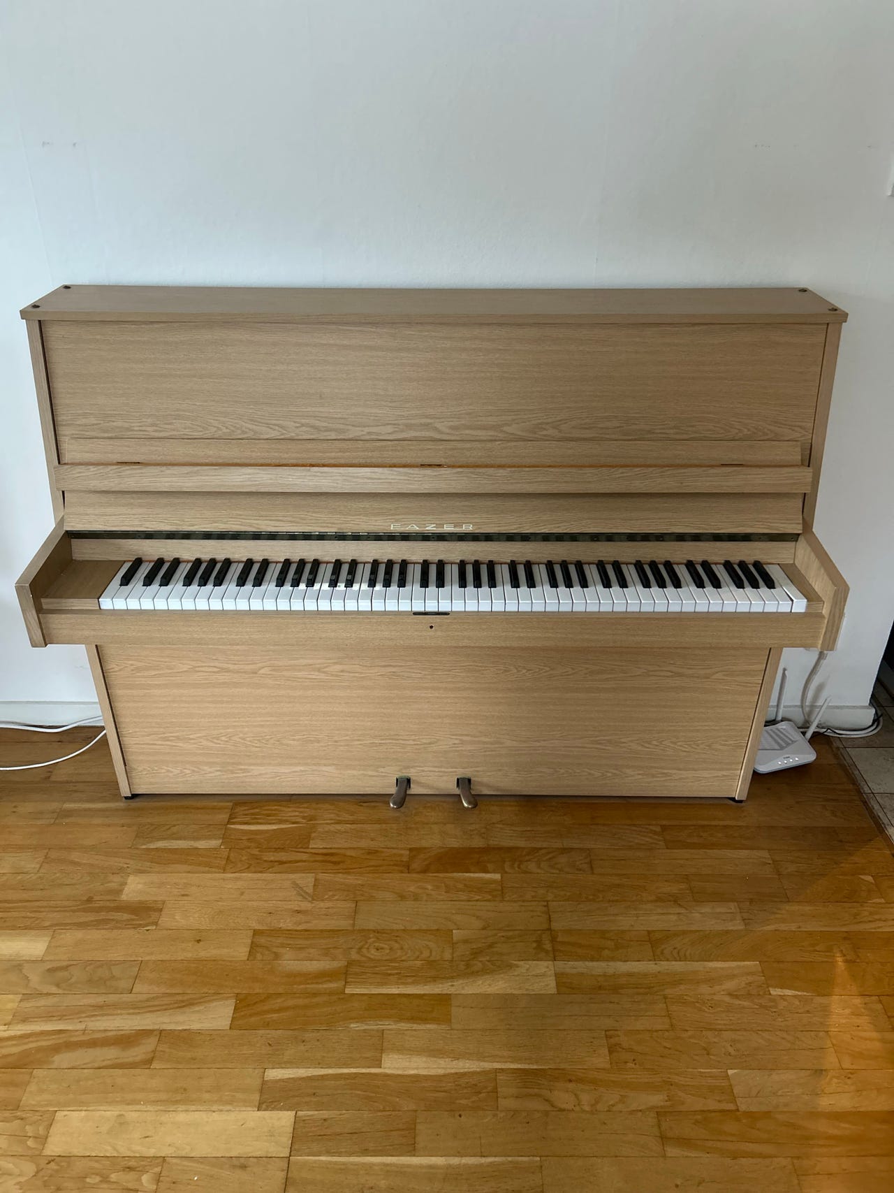 Bortskänkes! Piano/Pianino med 88 tangenter och två pedaler | Blocket