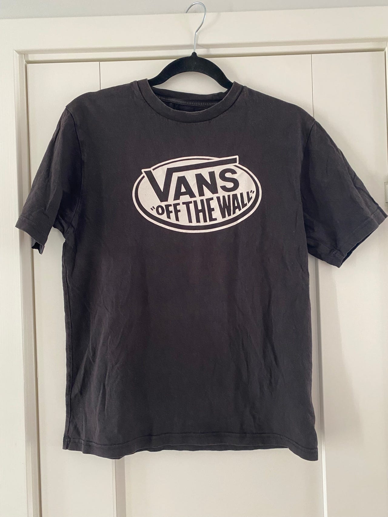 Svart T-shirt i strl XL junior från VANS of the Wall | Blocket