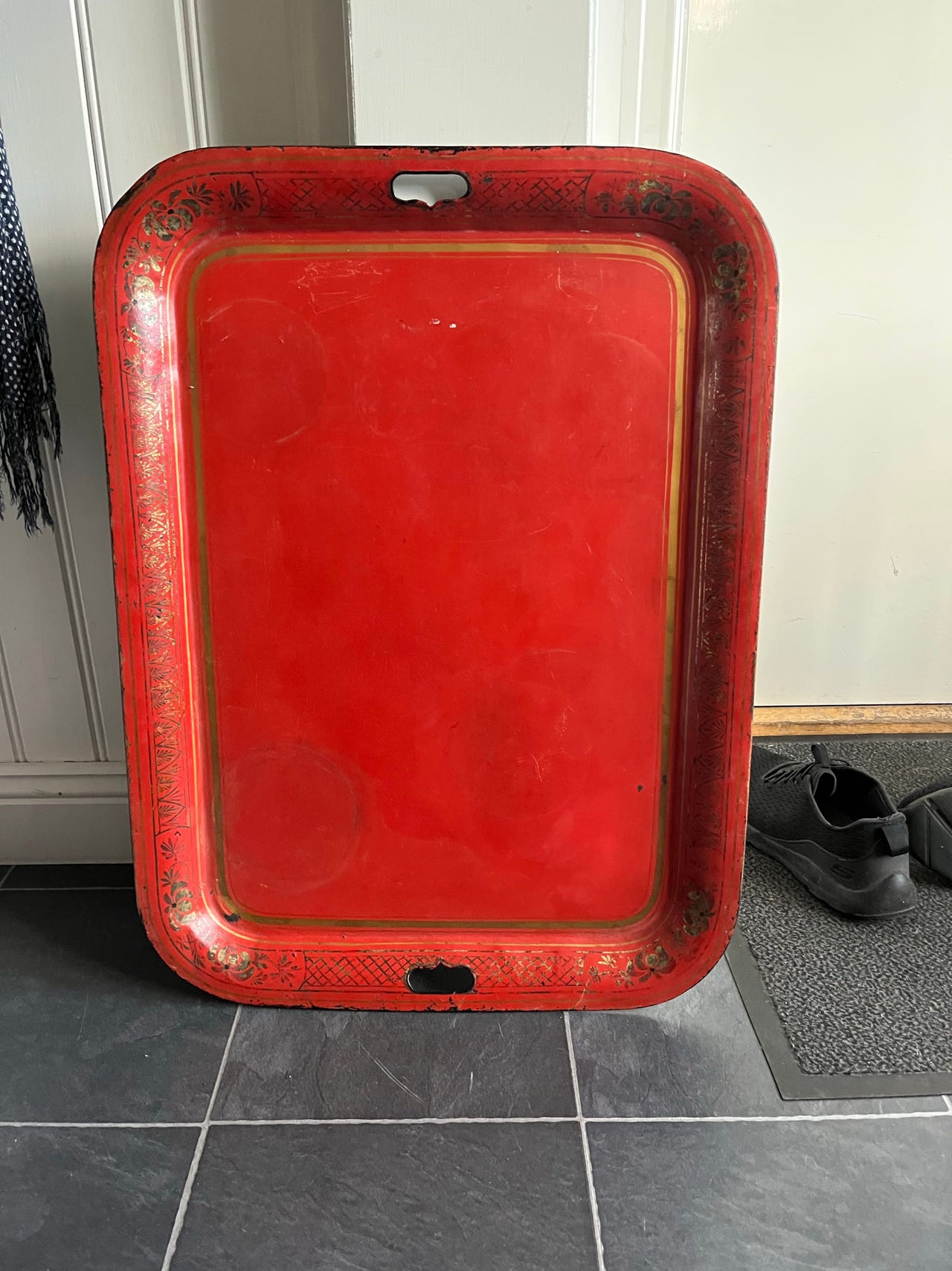 Vintage Röd Metall Bricka med Mönster | Blocket
