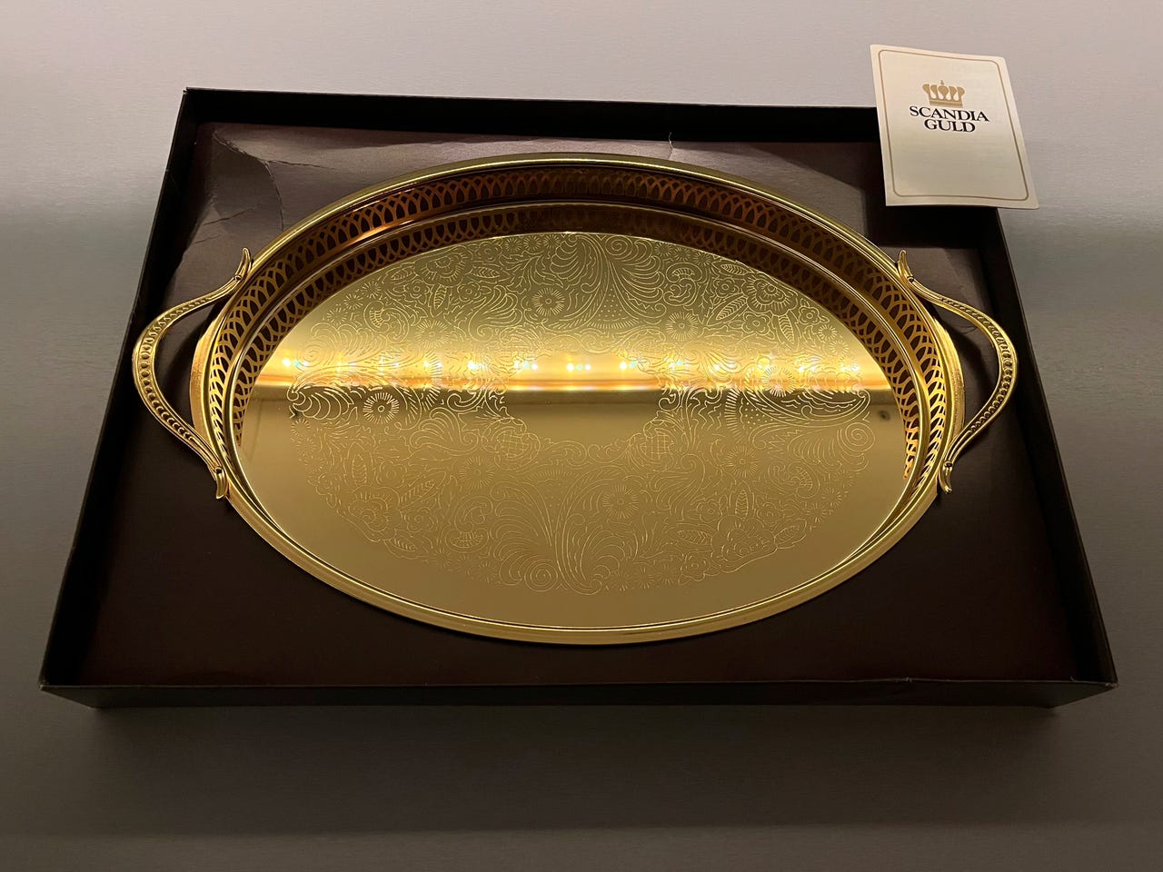 Scandia Guld Oval Serveringsbricka Bricka Fat 24 Karat Guld | Blocket