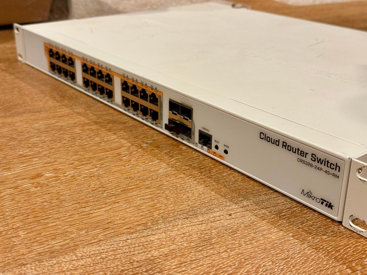 MikroTik Cloud Router Switch - 24 portar PoE | Blocket