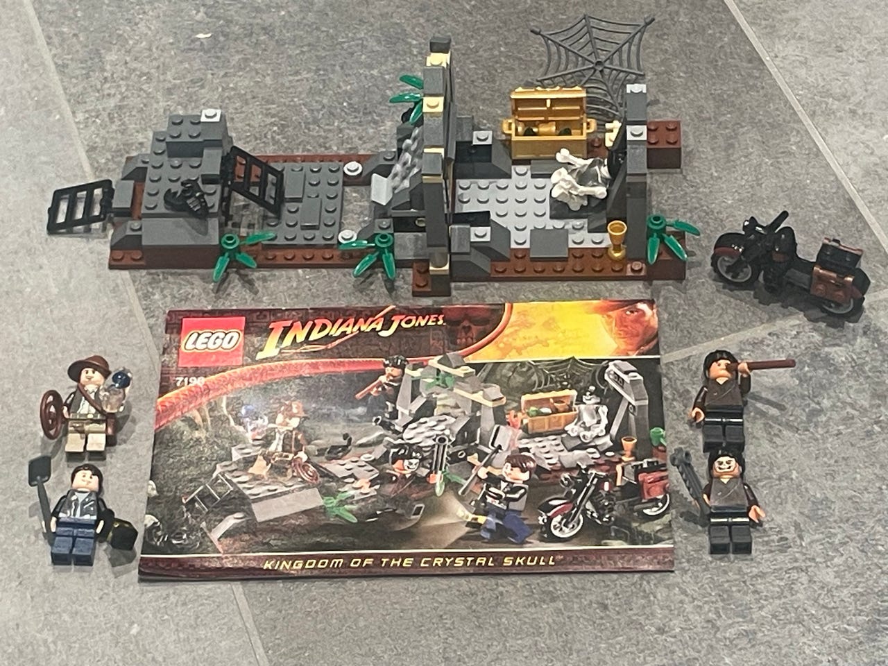 LEGO 7196 Chauchilla Cemetery Battle - Indiana Jones | Blocket
