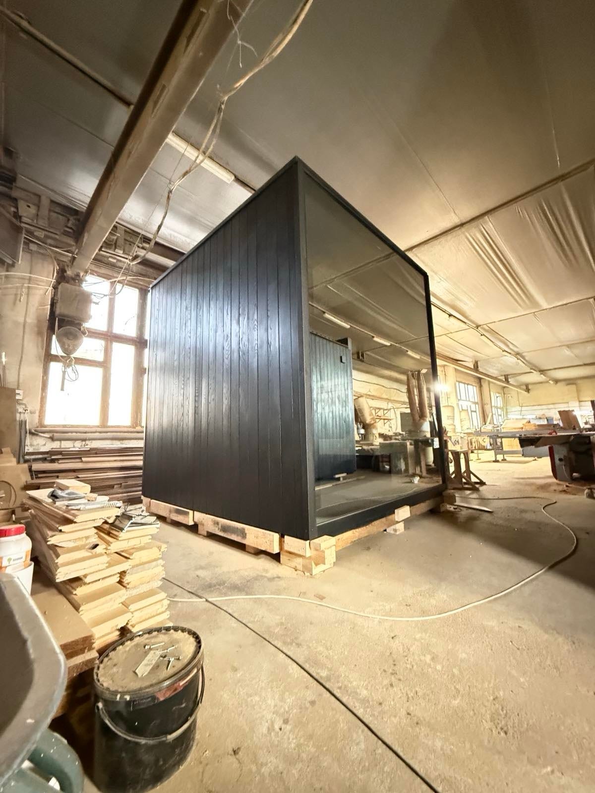 Bastu modul med glasdörr och träpanel | Blocket