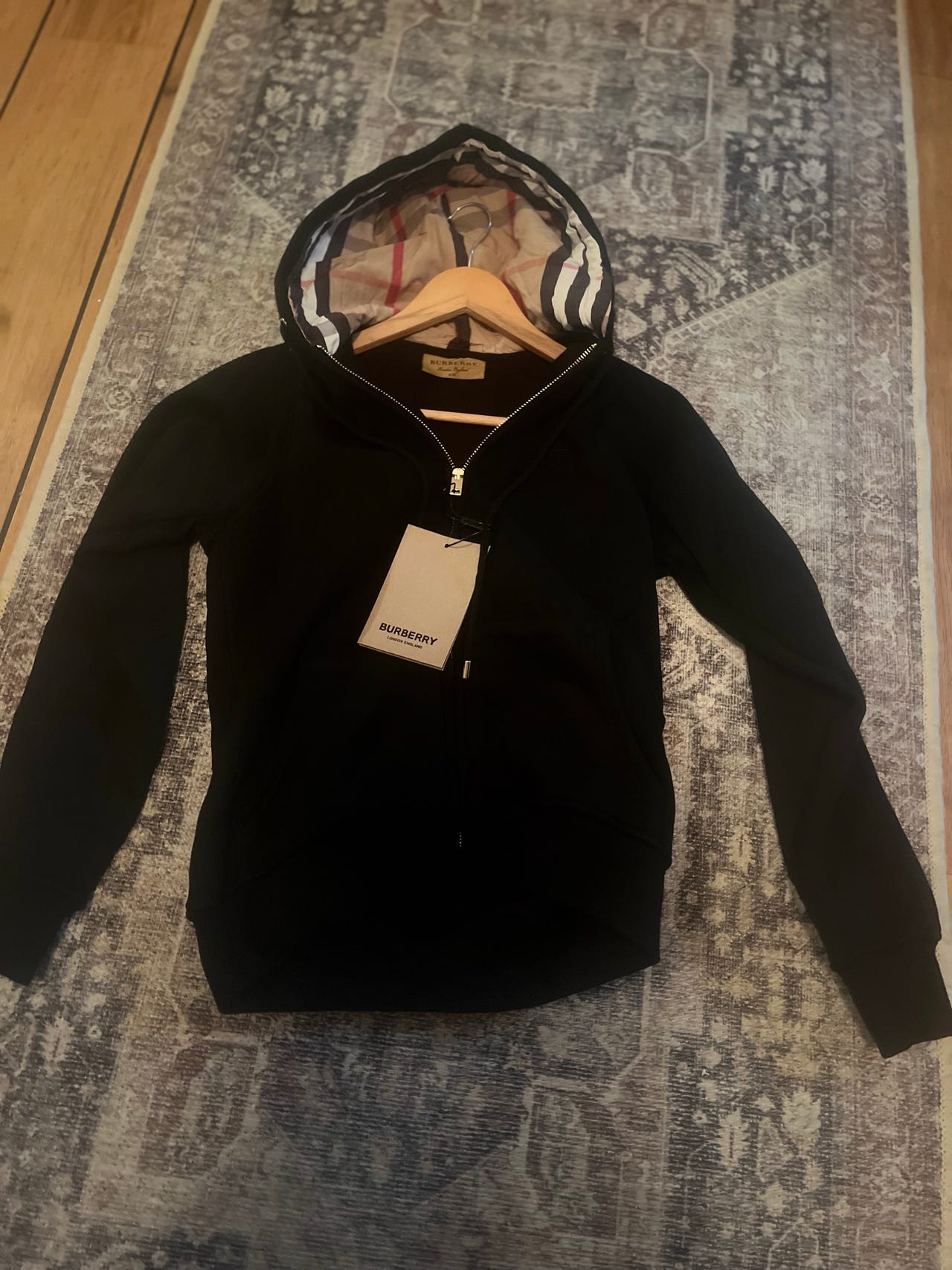 Burberry hoodie / kofta – helt ny! (Storlek S) | Blocket