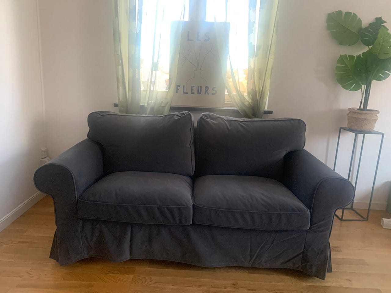 IKEA Soffa mörkgrå tyg 2-sits | Blocket