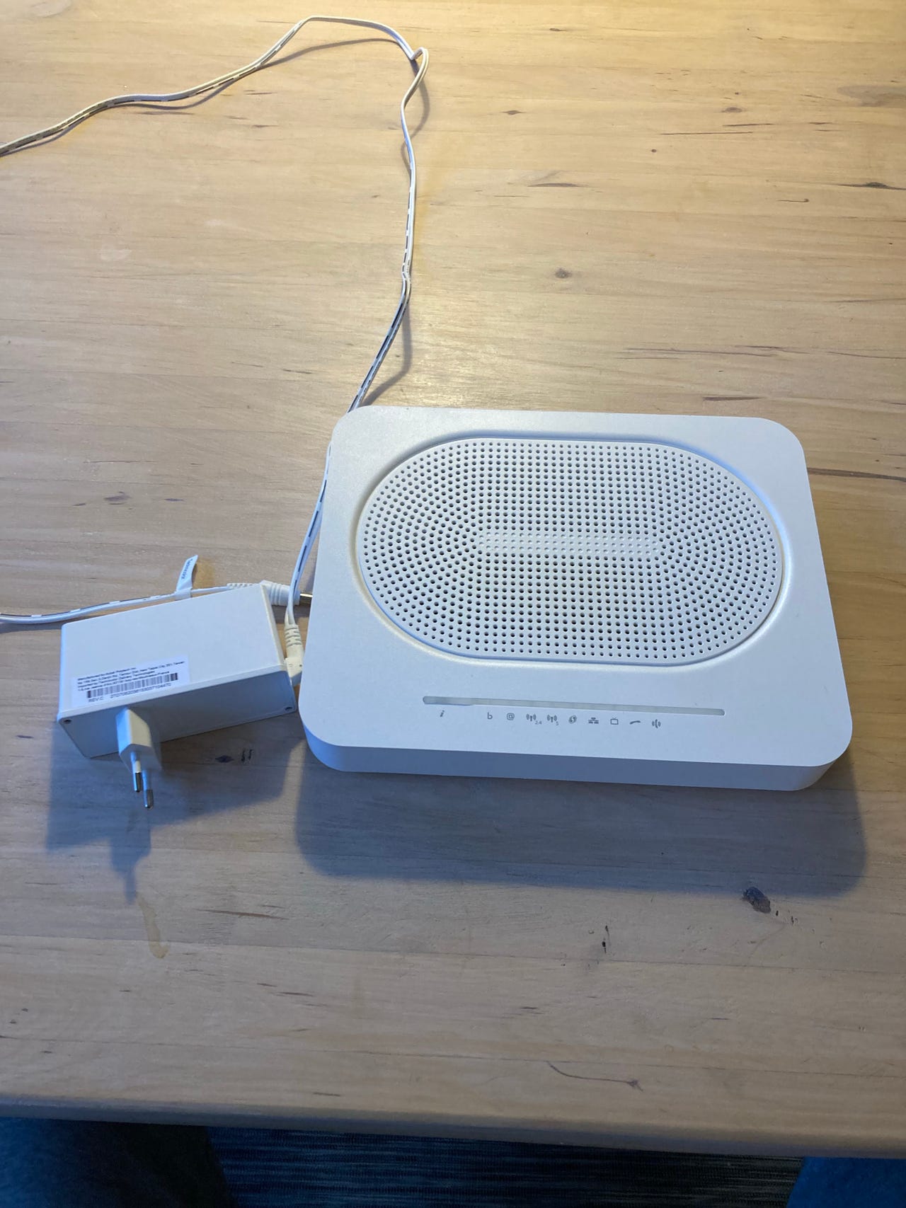 Telia Wifi Router Plus v3 med nätverksportar och strömadapter | Blocket