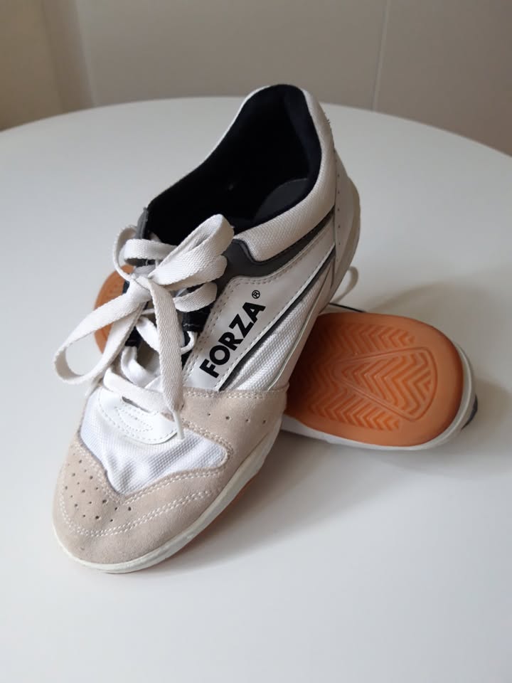 Helt nya sneakers för inomhussport i storlek 40 | Blocket