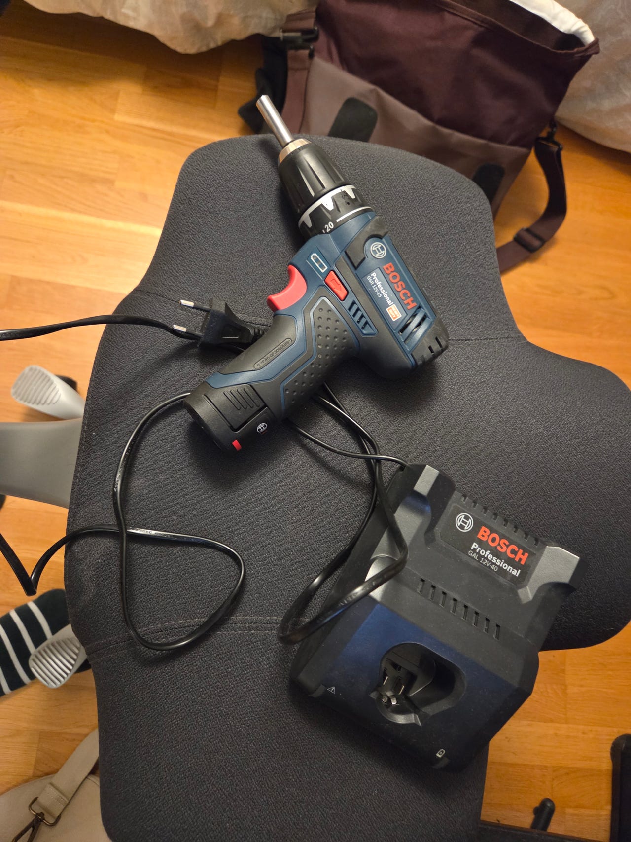 Bosch professional skruvdragare/borrmaskin och laddstation 12 V | Blocket