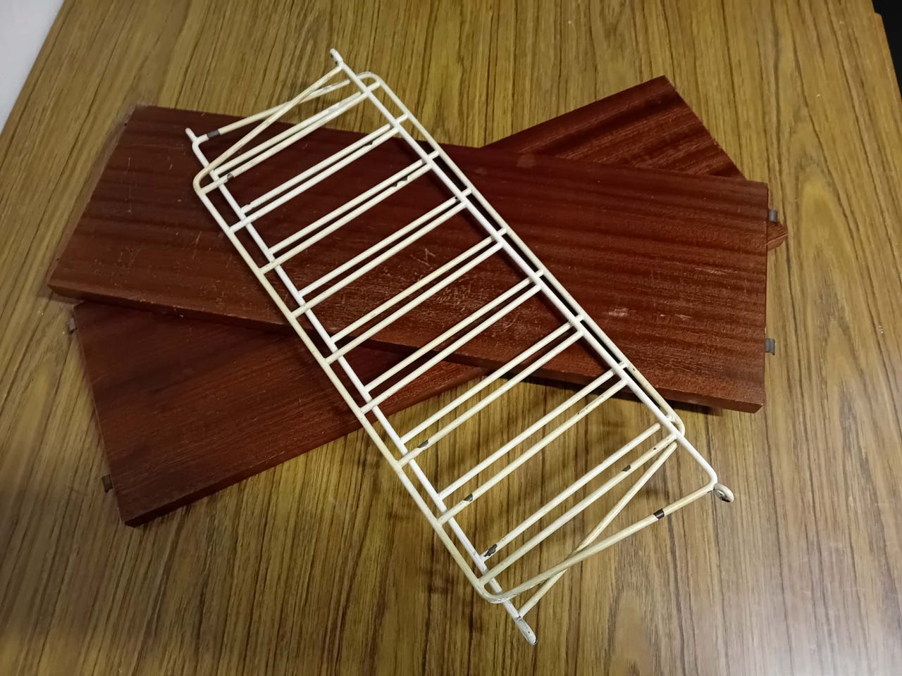 String hylla teak | Blocket