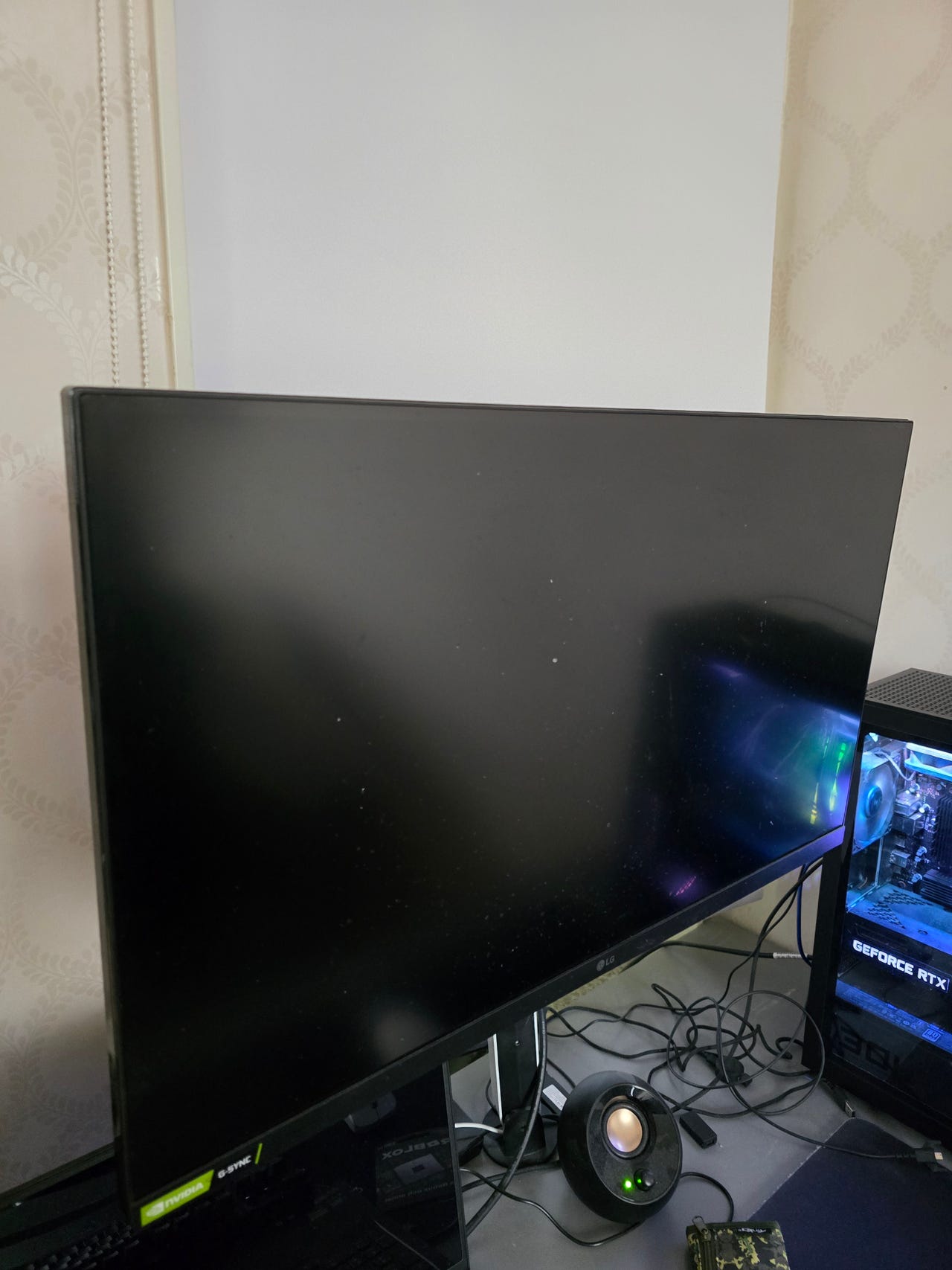 LG Gaming Monitor 27" with arm | Blocket