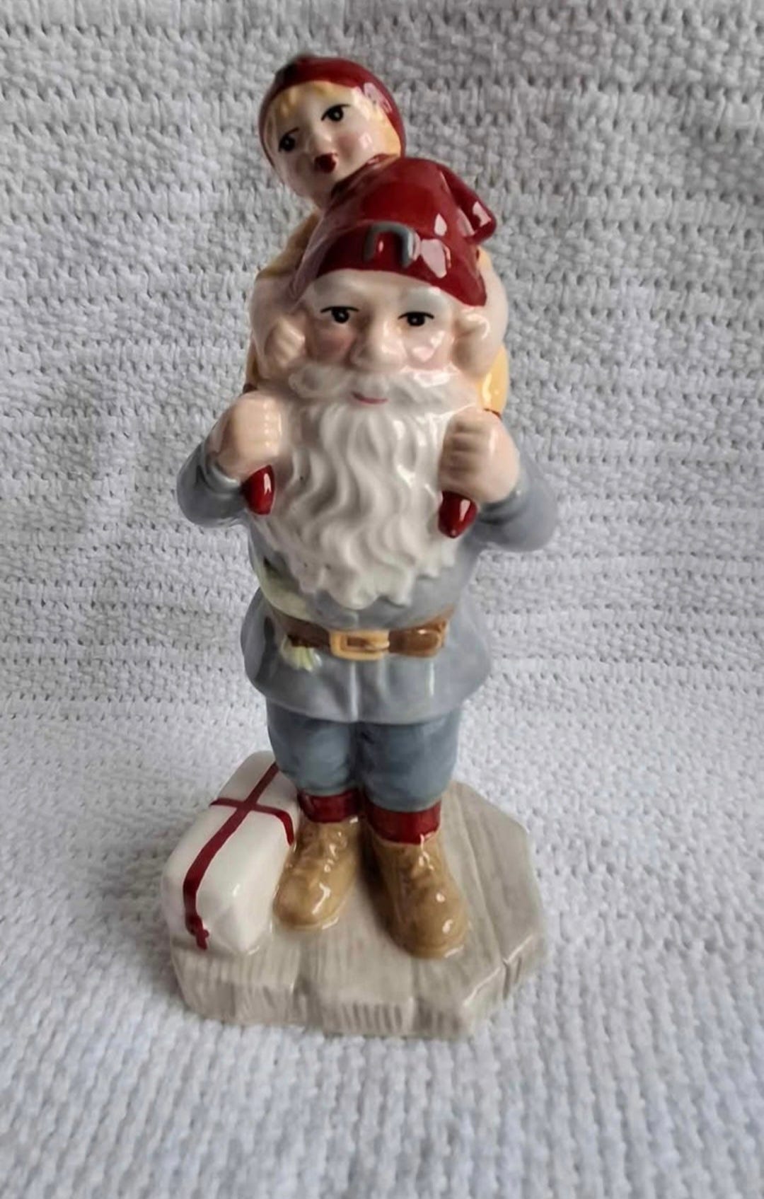 Tomte. Jul. Juldekoration. Jennytomte. Julgran. Tomteskål. Julpynt ...