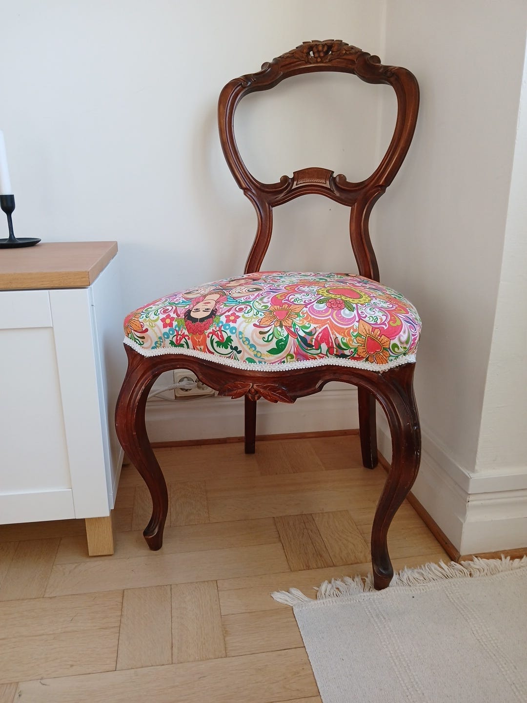 Stol i Barockstil med Frida Kahlo tyg | Blocket