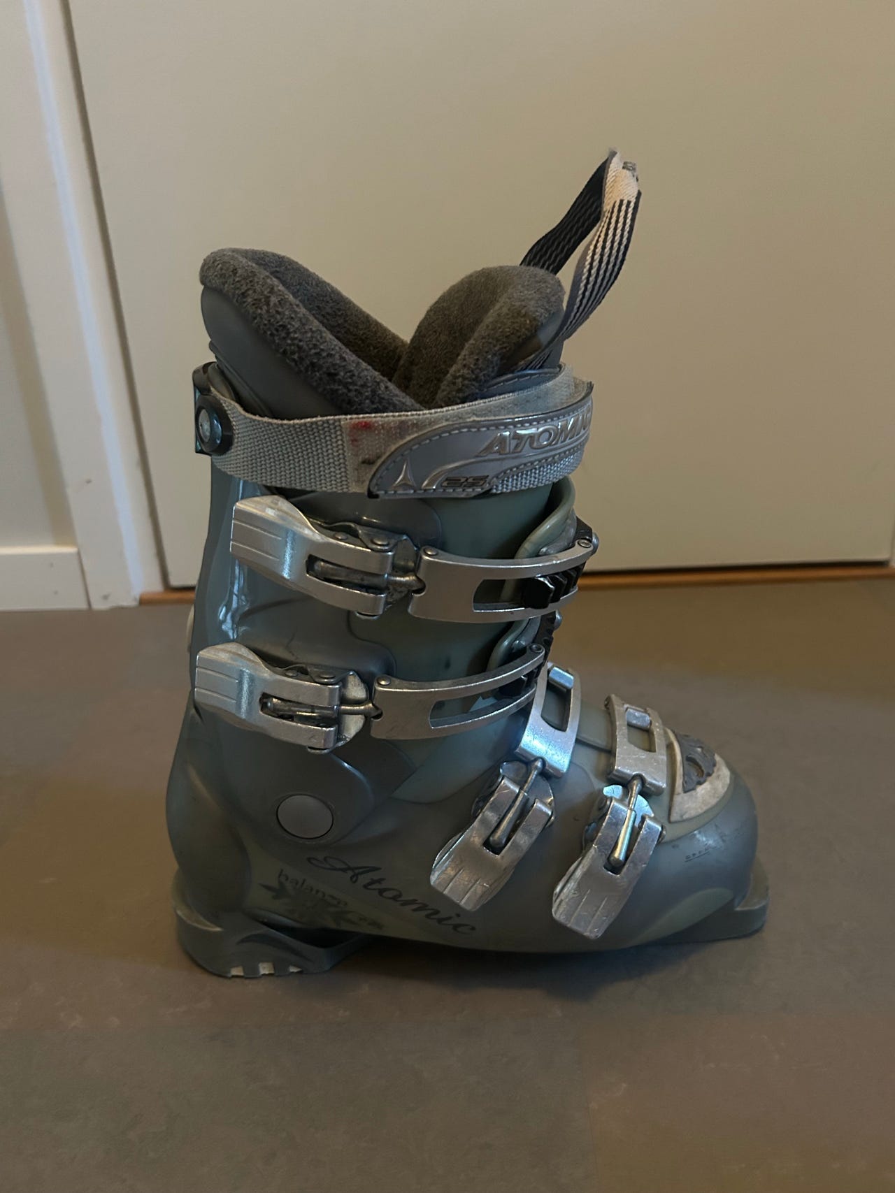 Alpinpjäxor Dam/Jr/Barn Atomic 23.5 | Blocket