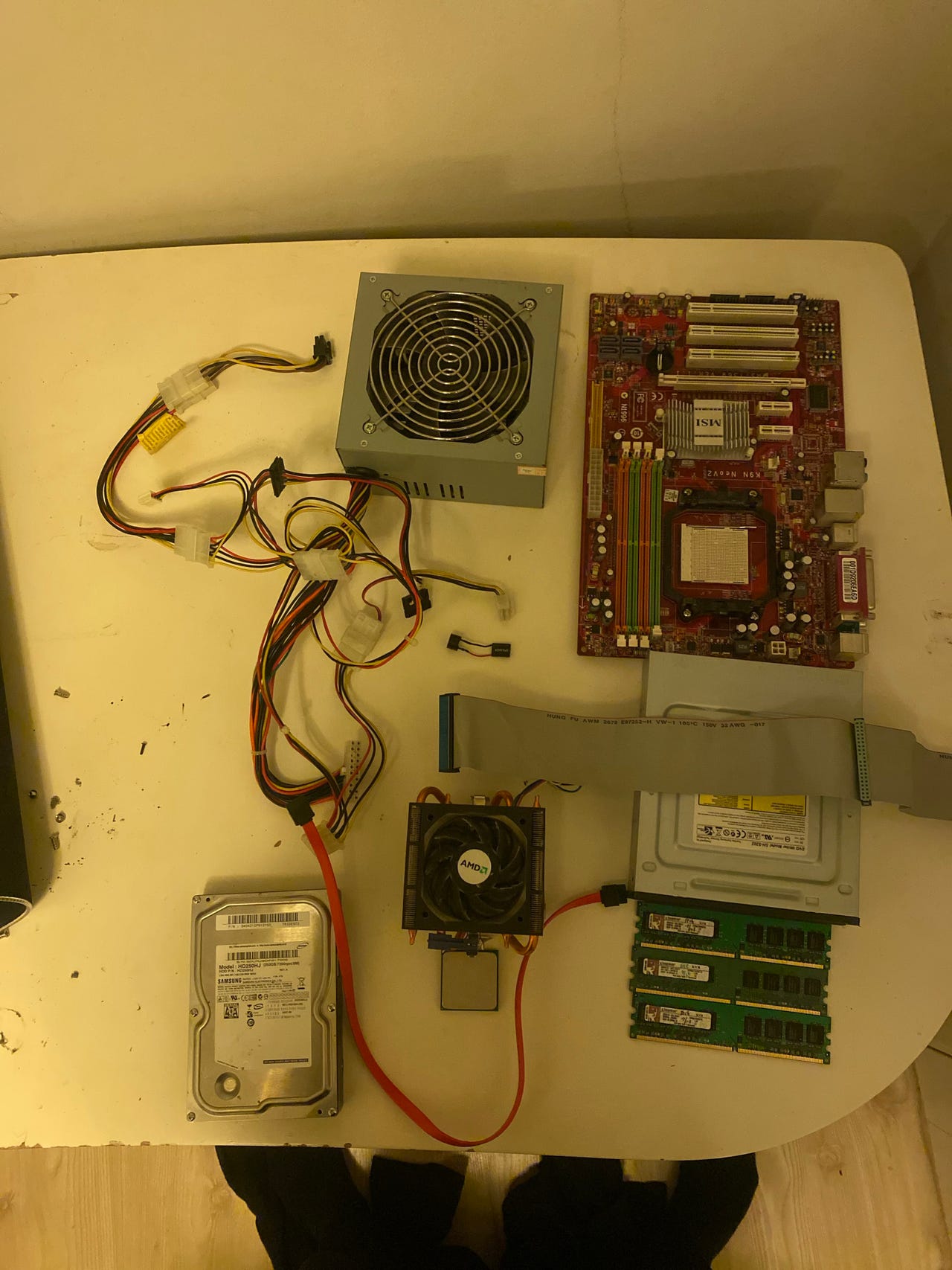 Gamla PC-komponenter säljes – perfekt för retrobyggen eller reservdelar ...