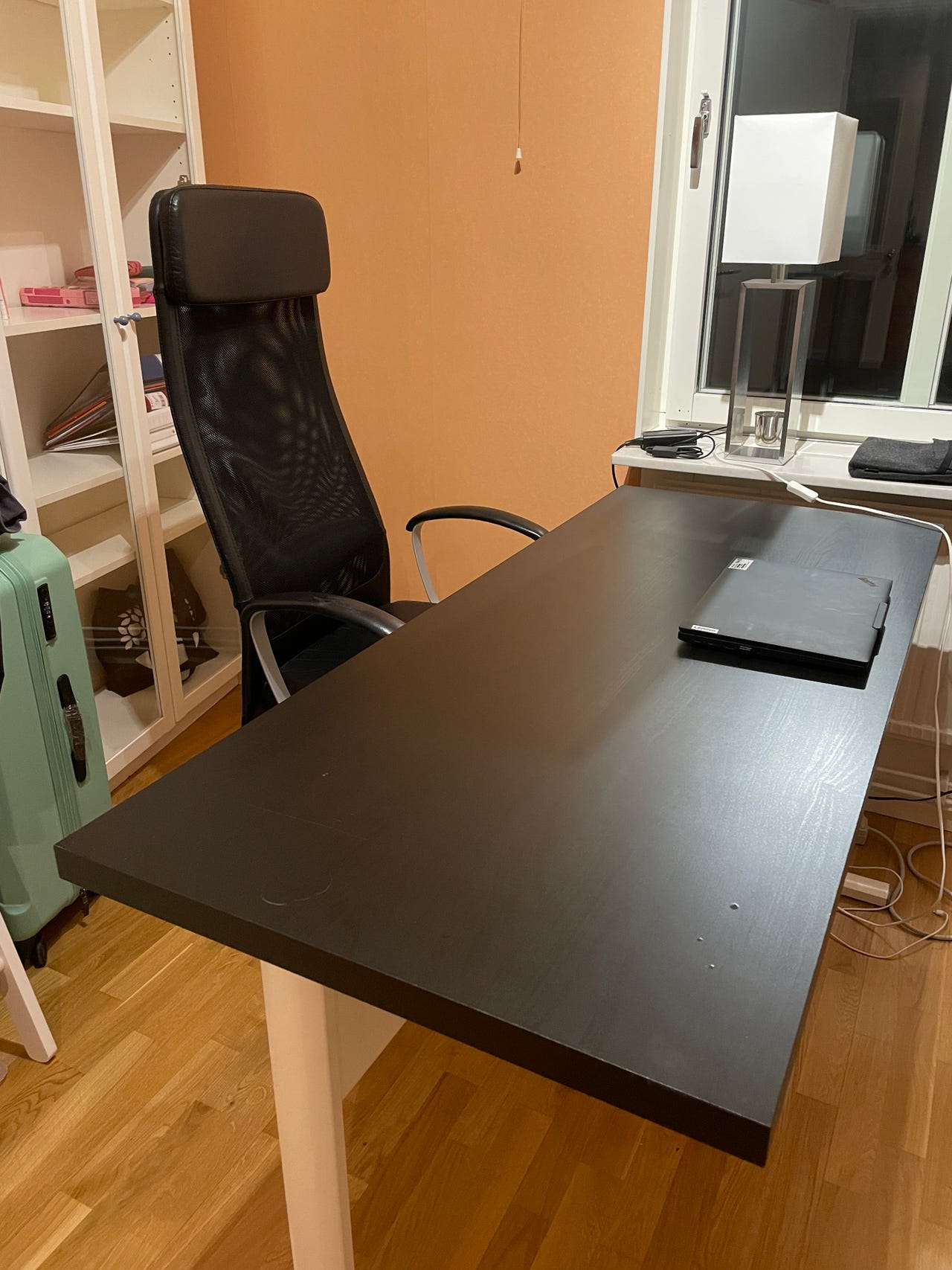 Enkelt och stabilt skrivbord till ett bra pris | Blocket