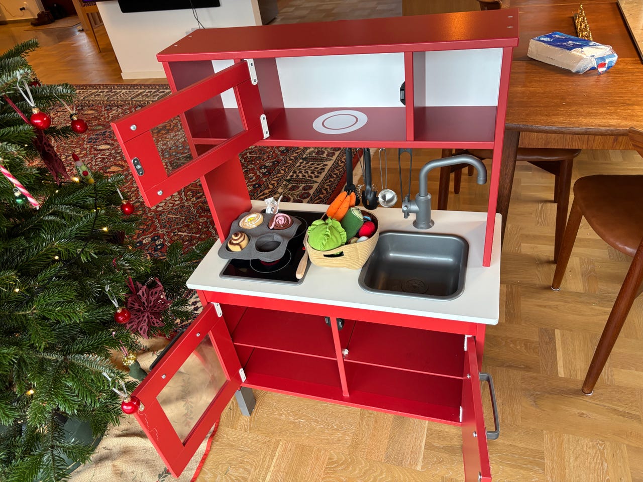 IKEA barnkök i rött | Blocket