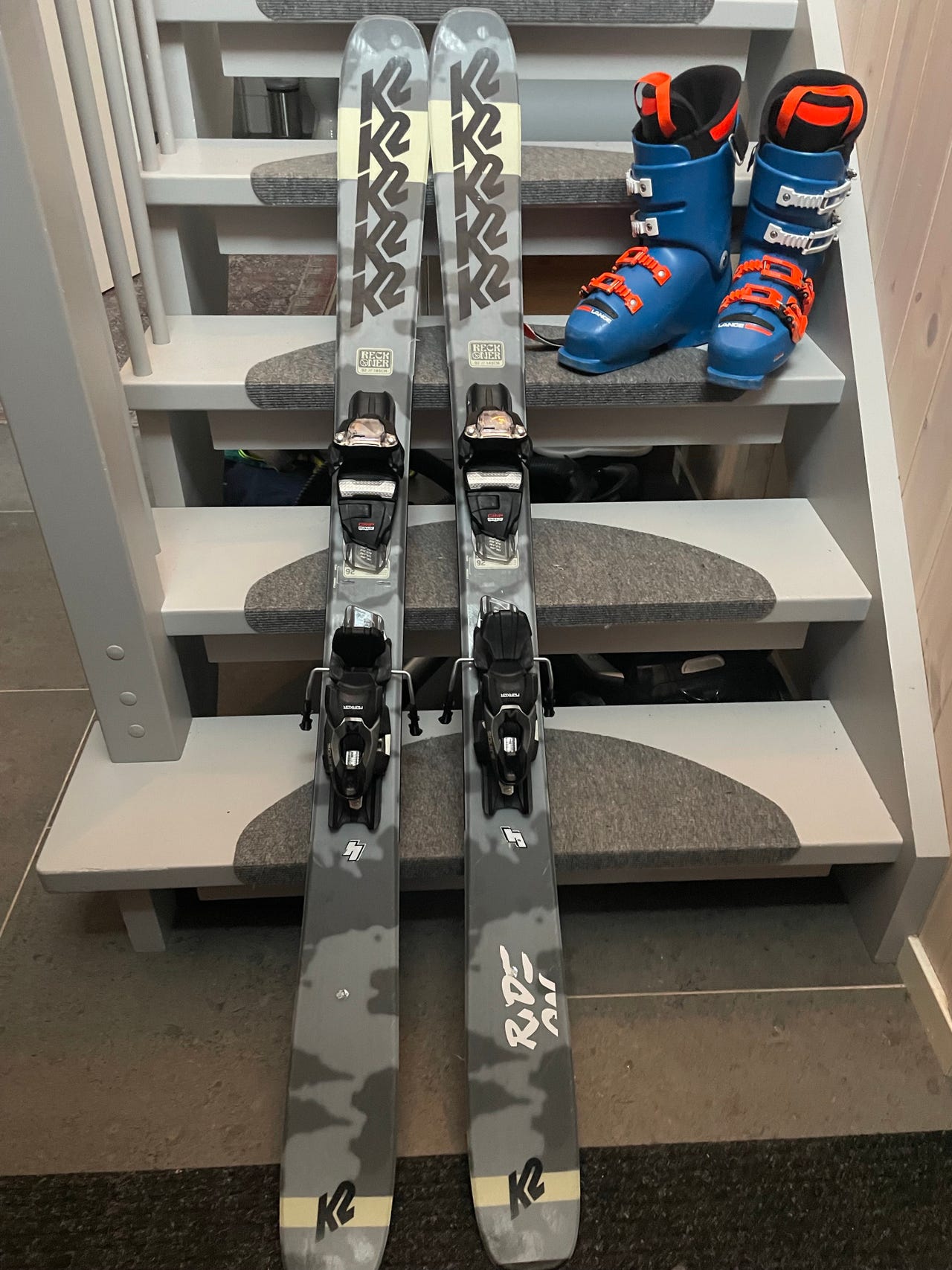 K2 Reckoner 92 med marker binding och Lange 90 pjäxor | Blocket