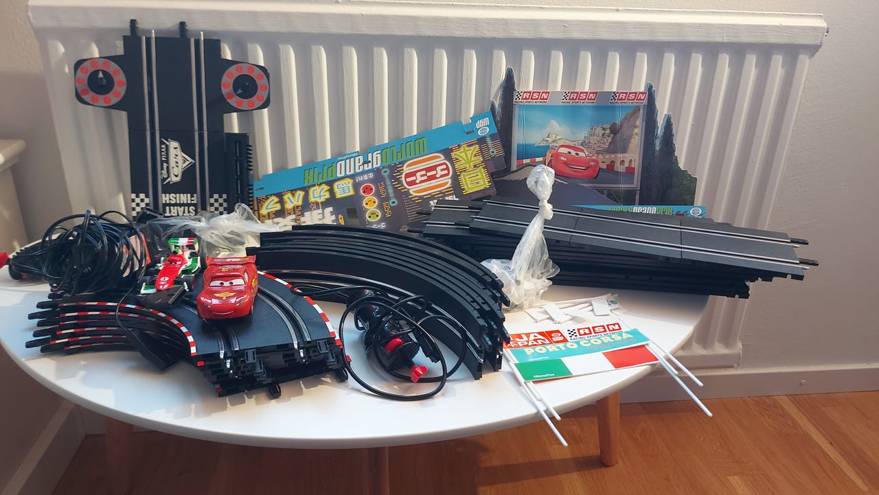 Cars Slot Racing Bana – Lightning McQueen vs Francesco – 1:43 ...