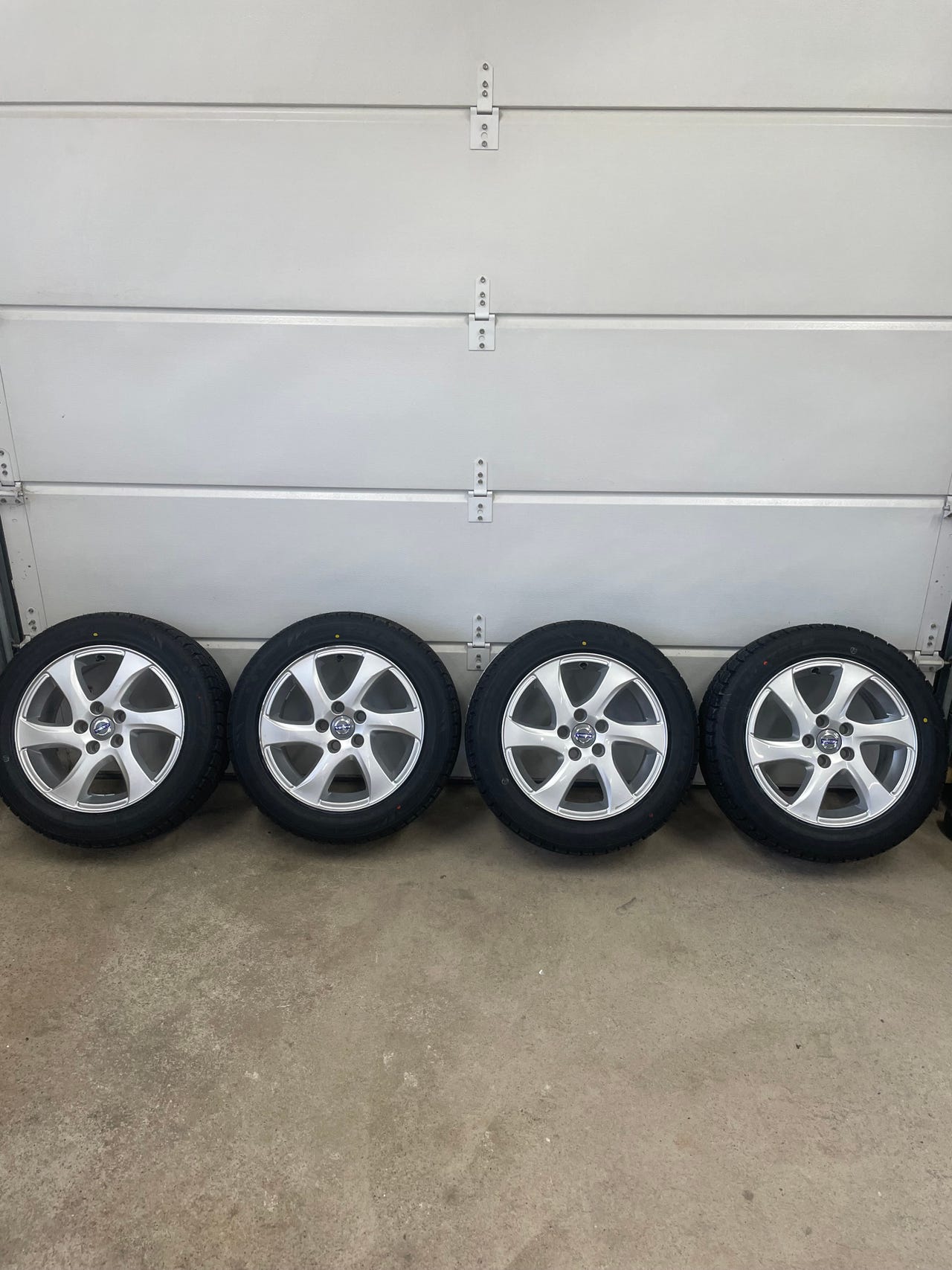 Volvo vinterdäck 16” | Blocket