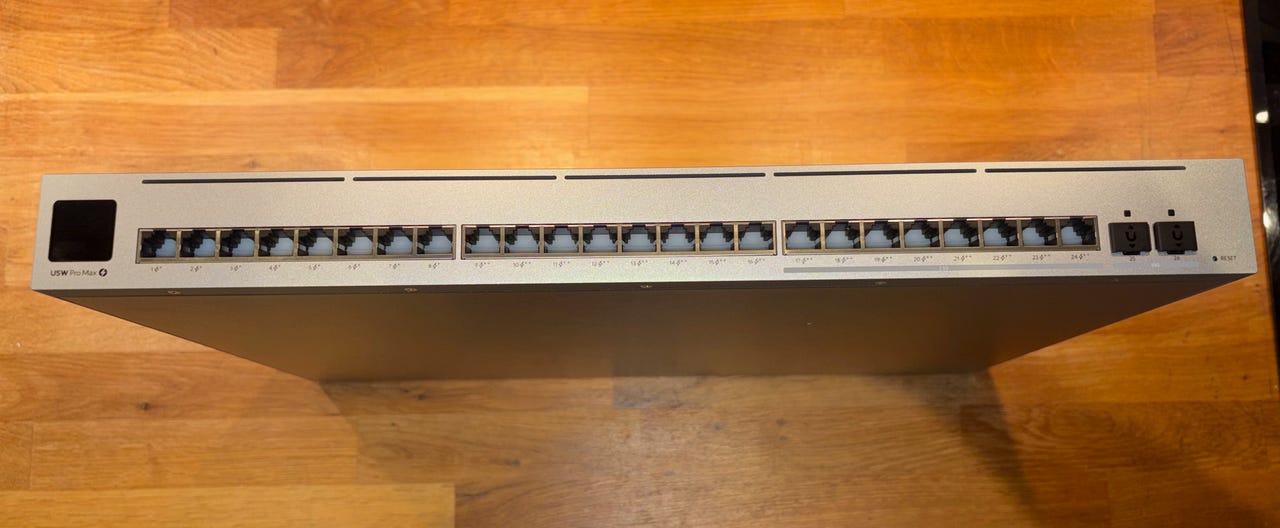 Ubiquiti Unifi Pro Max 24 PoE+, PoE++ 400W 1 GbE, 2,5 GbE, 10G SFP+ ...