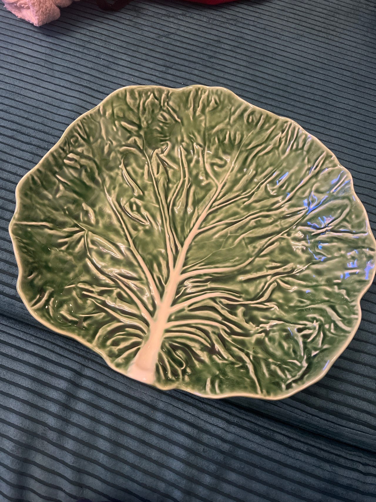 Stor serverings-/fruktskål Bordallo Pinheiro – Cervera | Blocket