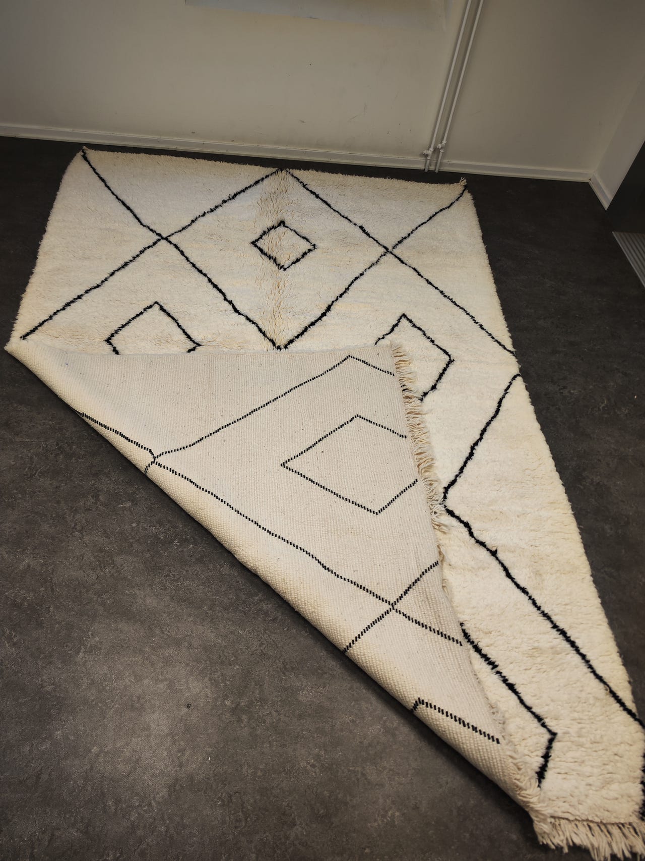 Oanvänd unik handvävd Berber Beni Ourain ull matta | Blocket