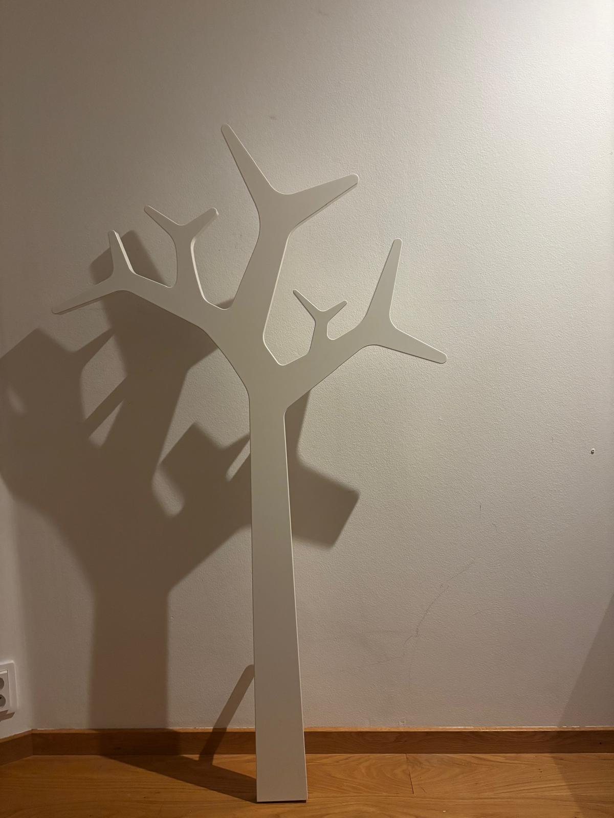 Tree rockhängare vägg 134 cm | Blocket