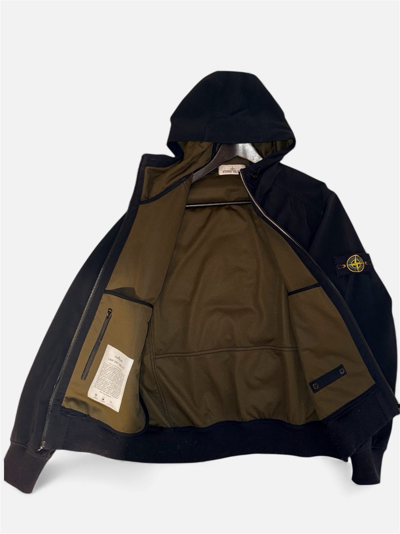 Stone Island Light Soft Shell-R Hooded Jacket - Size XL | Blocket