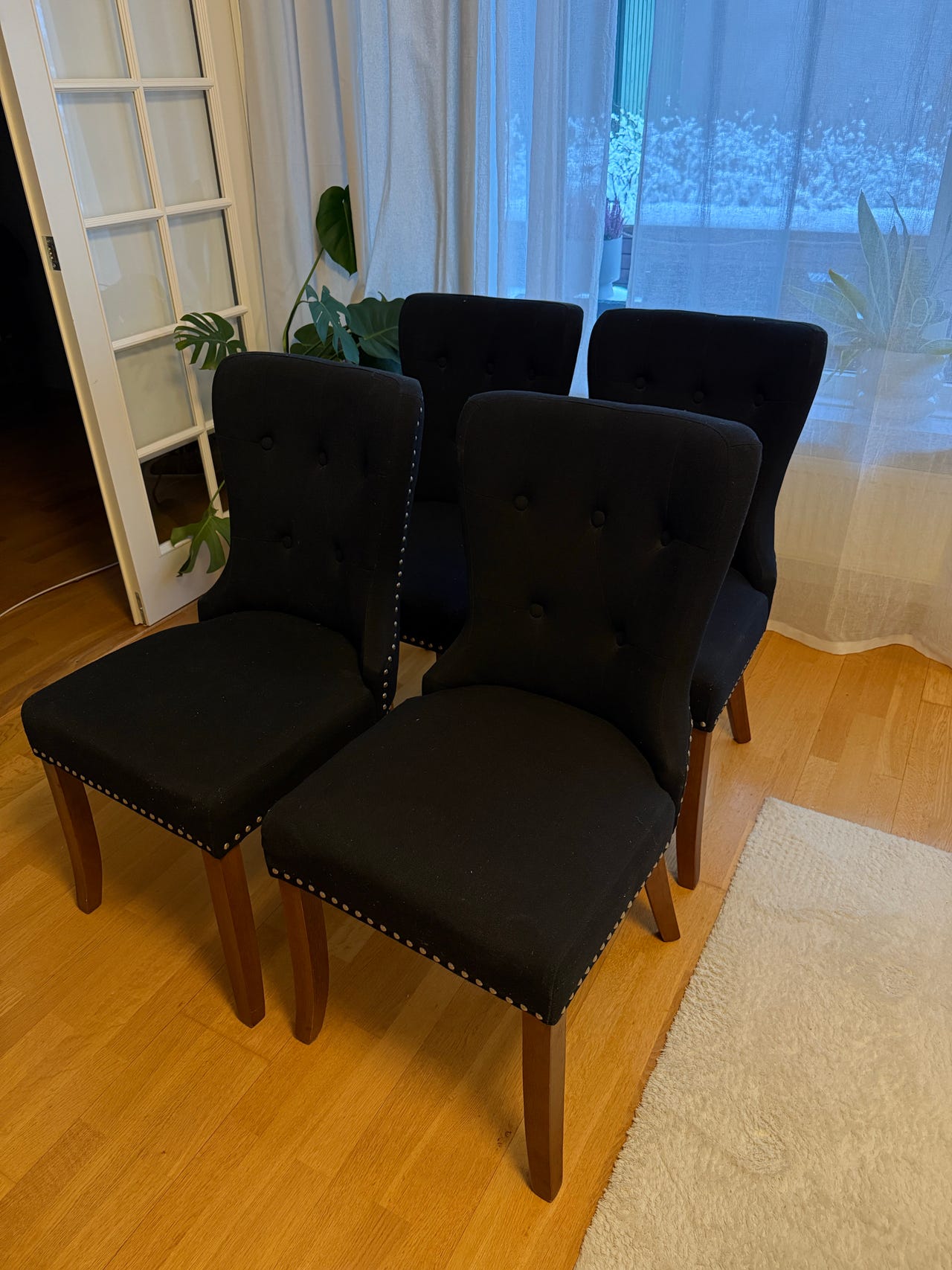 Svarta matstolar | Blocket