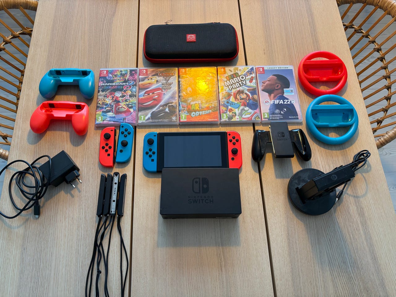 Nintendo Switch Spelkonsol med tillbehör och spel | Blocket