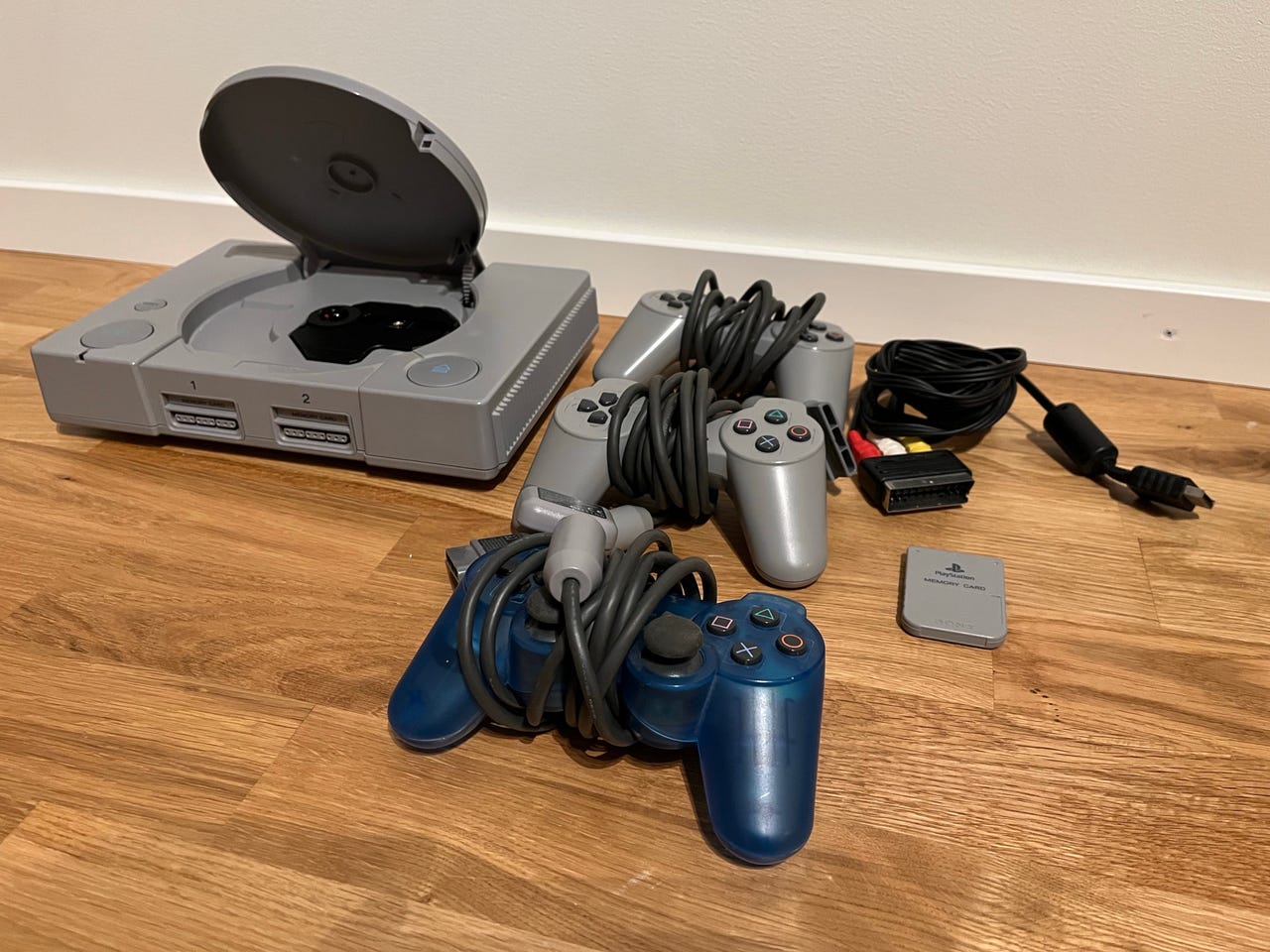 Sony Playstation med spel | Blocket