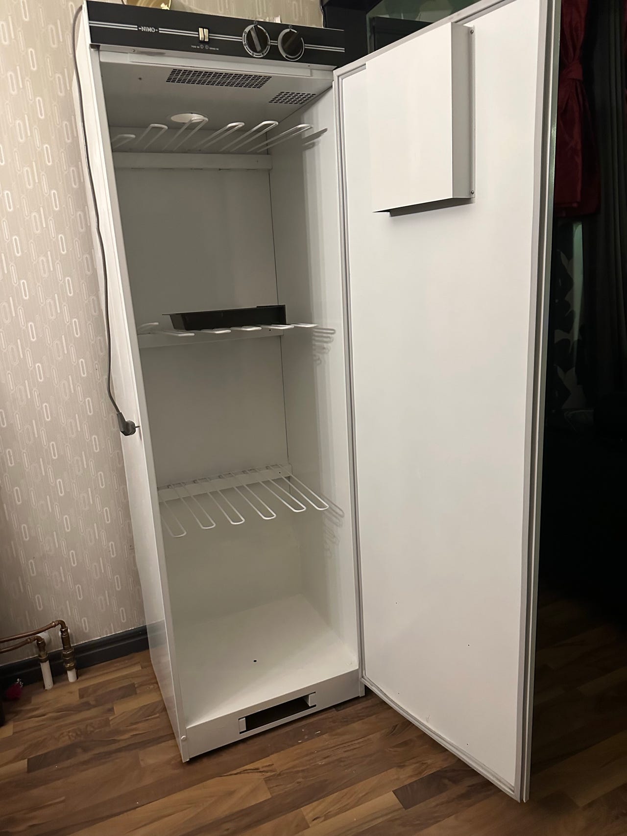 Torkskåp Nimo TS 60 Höjd 192 bredd 60 djup 60,Nästan ny torkskåp som är ...