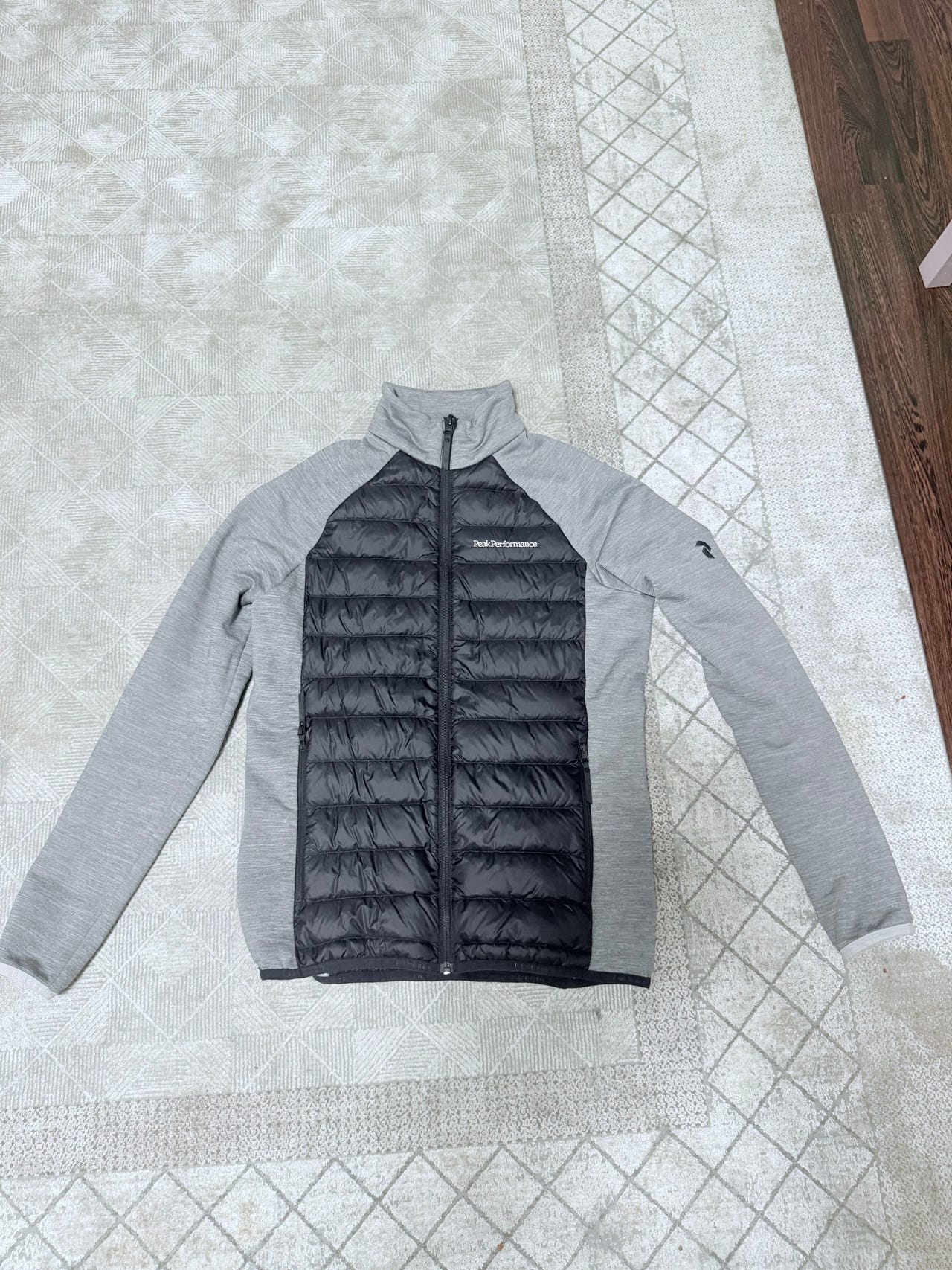 Peak Performance hybridjacka – Grå – Strl S – Mycket fint skick | Blocket