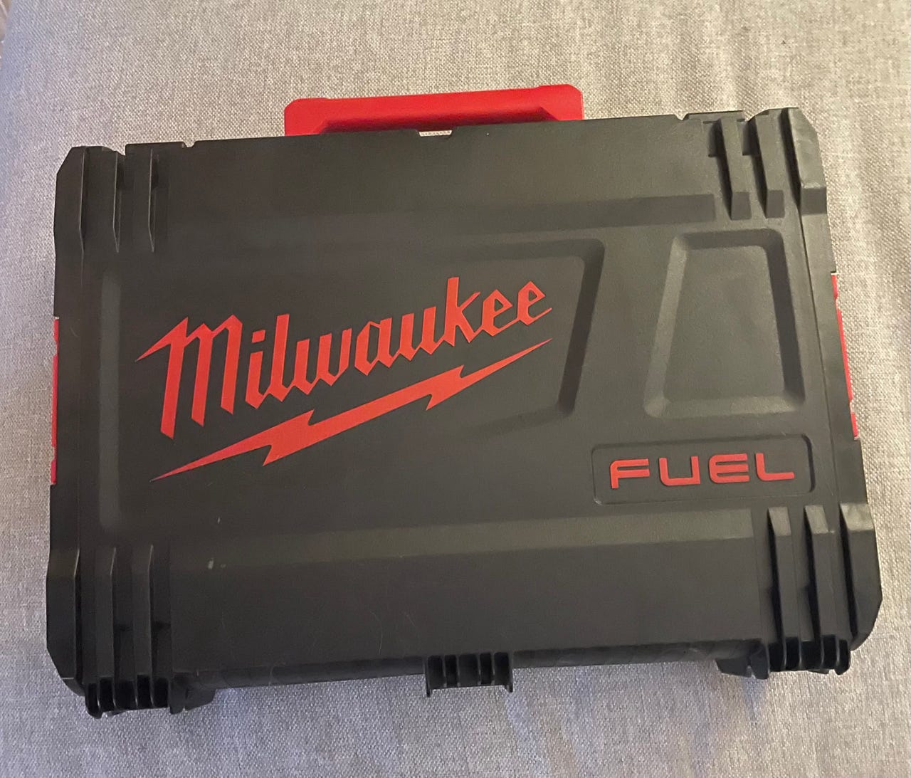 Milwaukee Fuel Skruvdragare med tillbehör i väska | Blocket