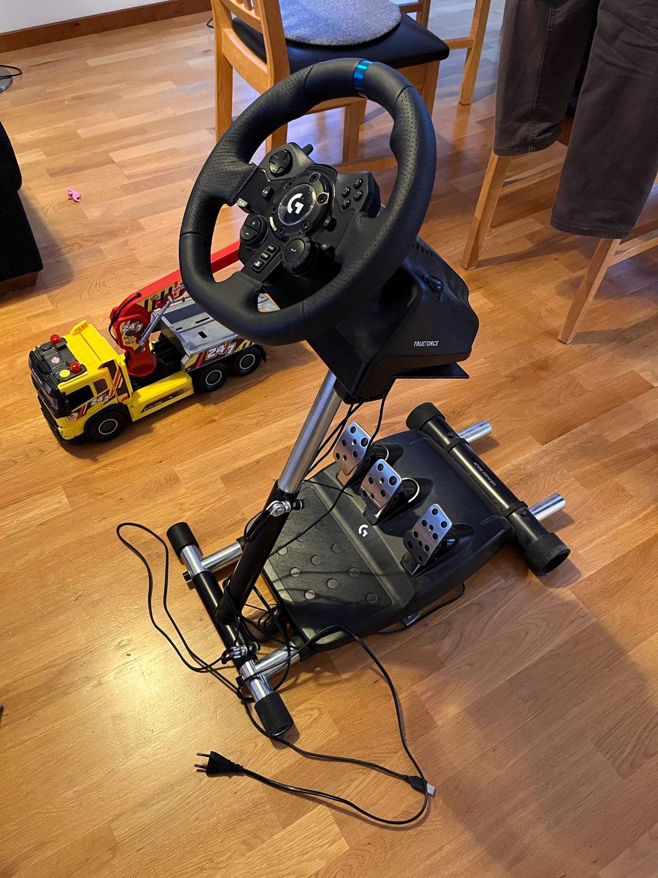 Logitech G923 Driving Force Racing PC/PS4/PS5 med stabilt ställ | Blocket