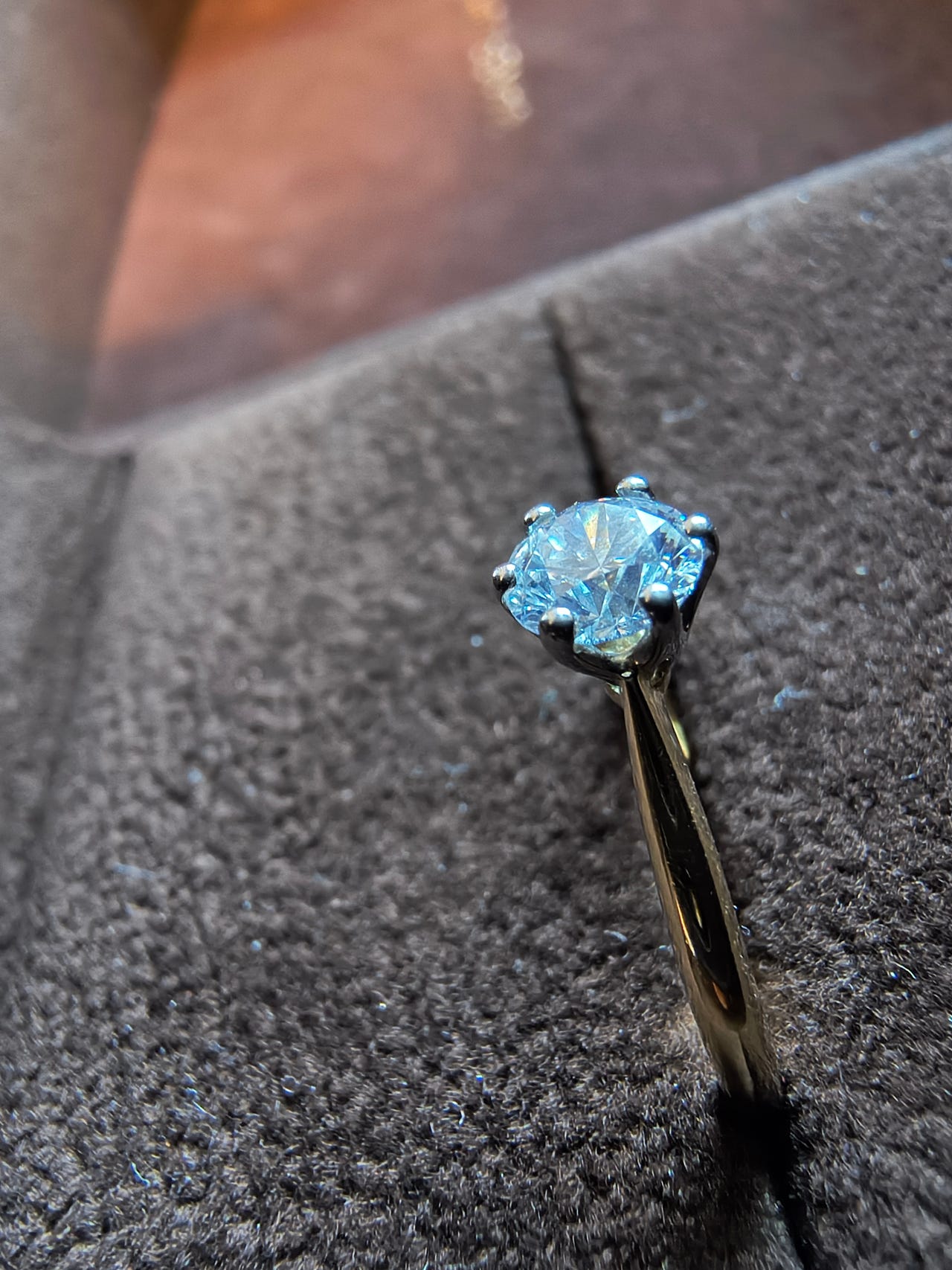 Diamantring med 0,5 carat äkta diamant, inklusive äkthetsintyg | Blocket