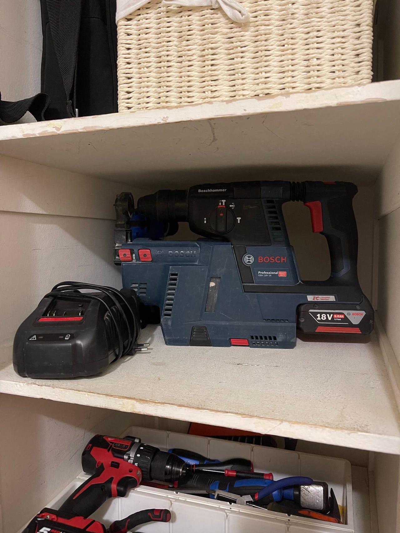 Bosch borrhammare ink batteri & laddare gott skick | Blocket