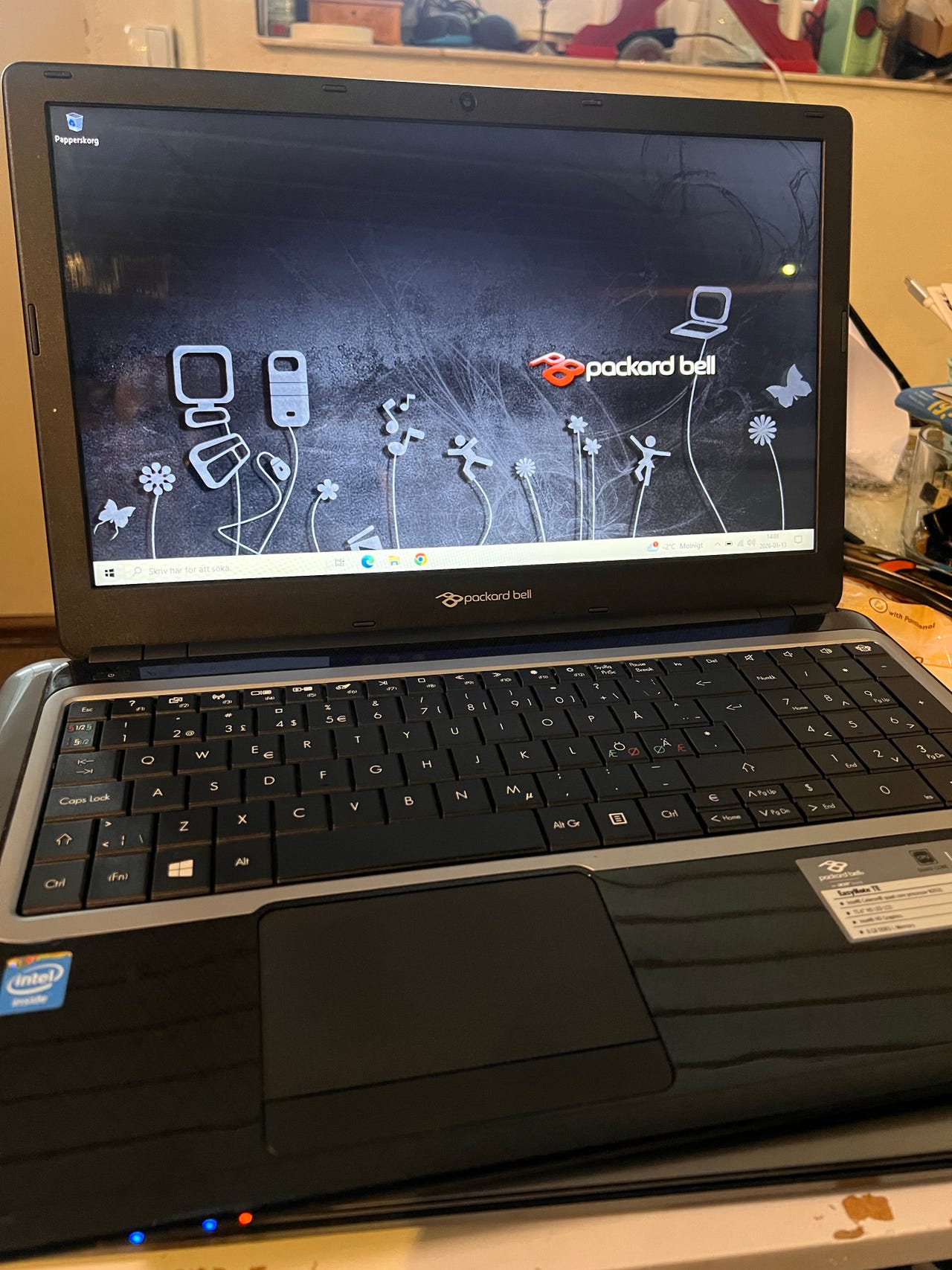 En bra laptop modell Packard bell Easynote med bra batteri | Blocket