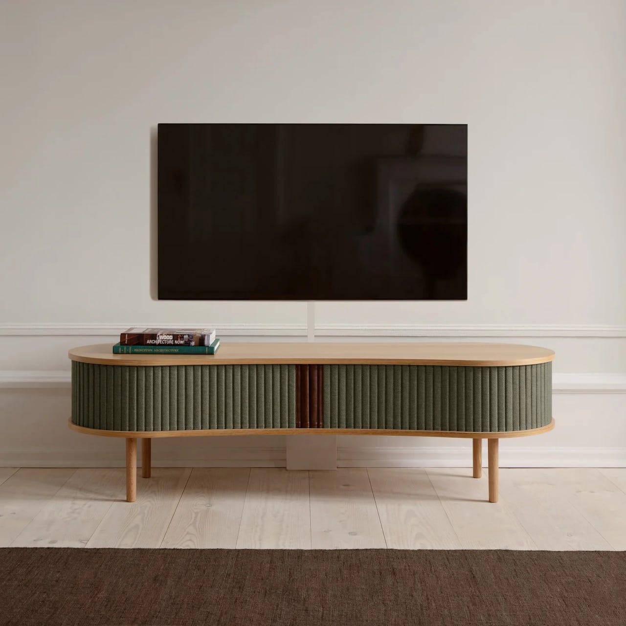 Helt ny Umage Audacious TV-bänk i ek, med grönt, utbytbart jalusi | Blocket