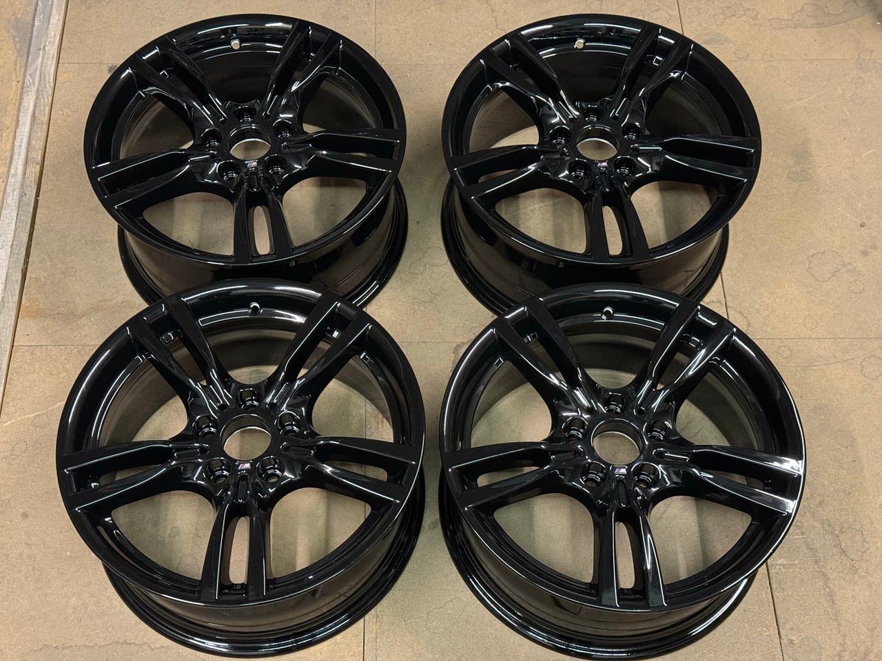 18” BMW Style 400M - Gloss Black | Blocket