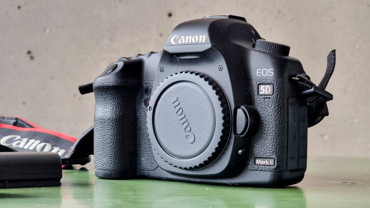 Canon EOS 5D Mark II kamerahus + batterier + laddare + rem | Blocket