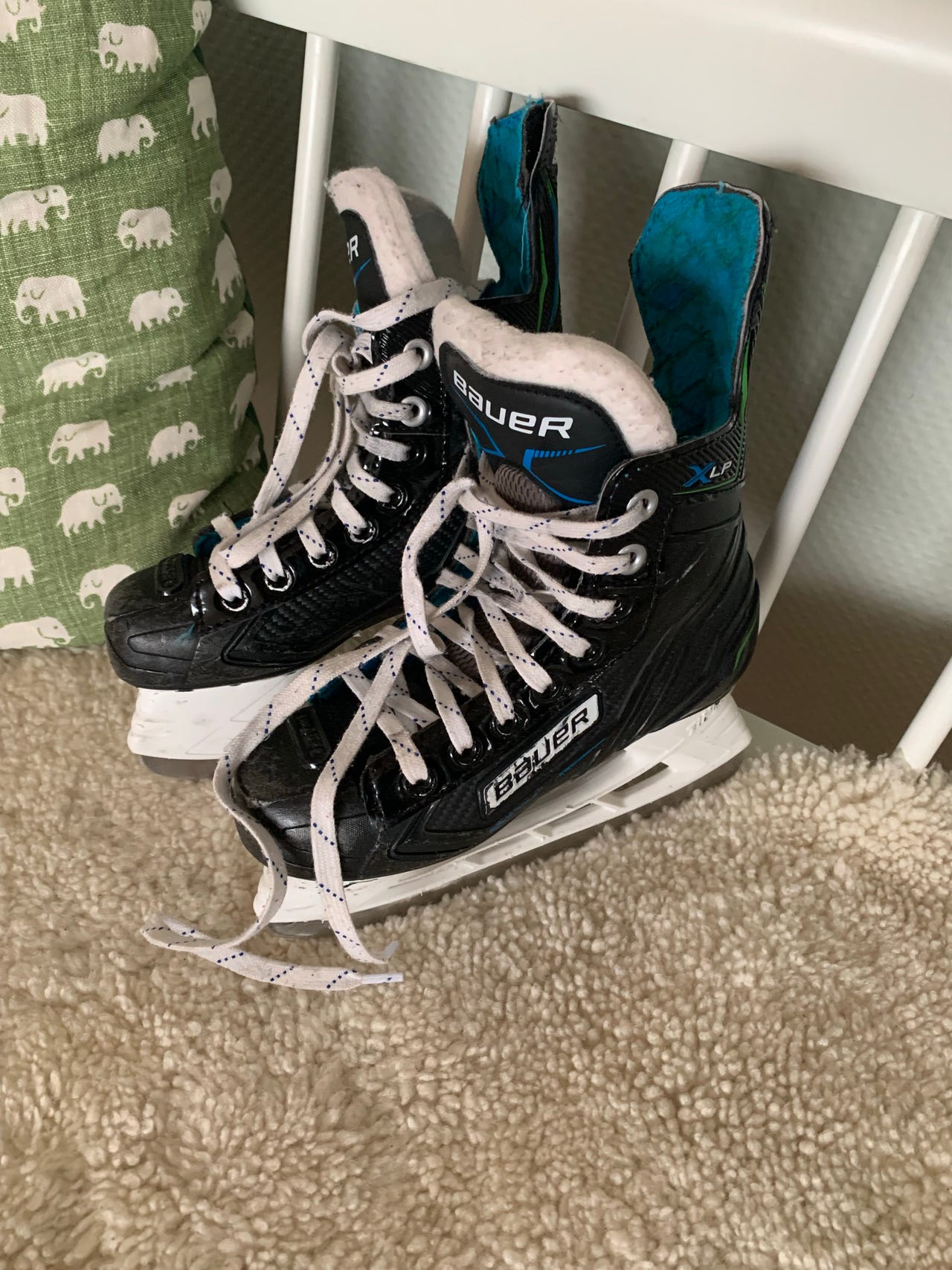 Bauer samt tackla skridskor | Blocket