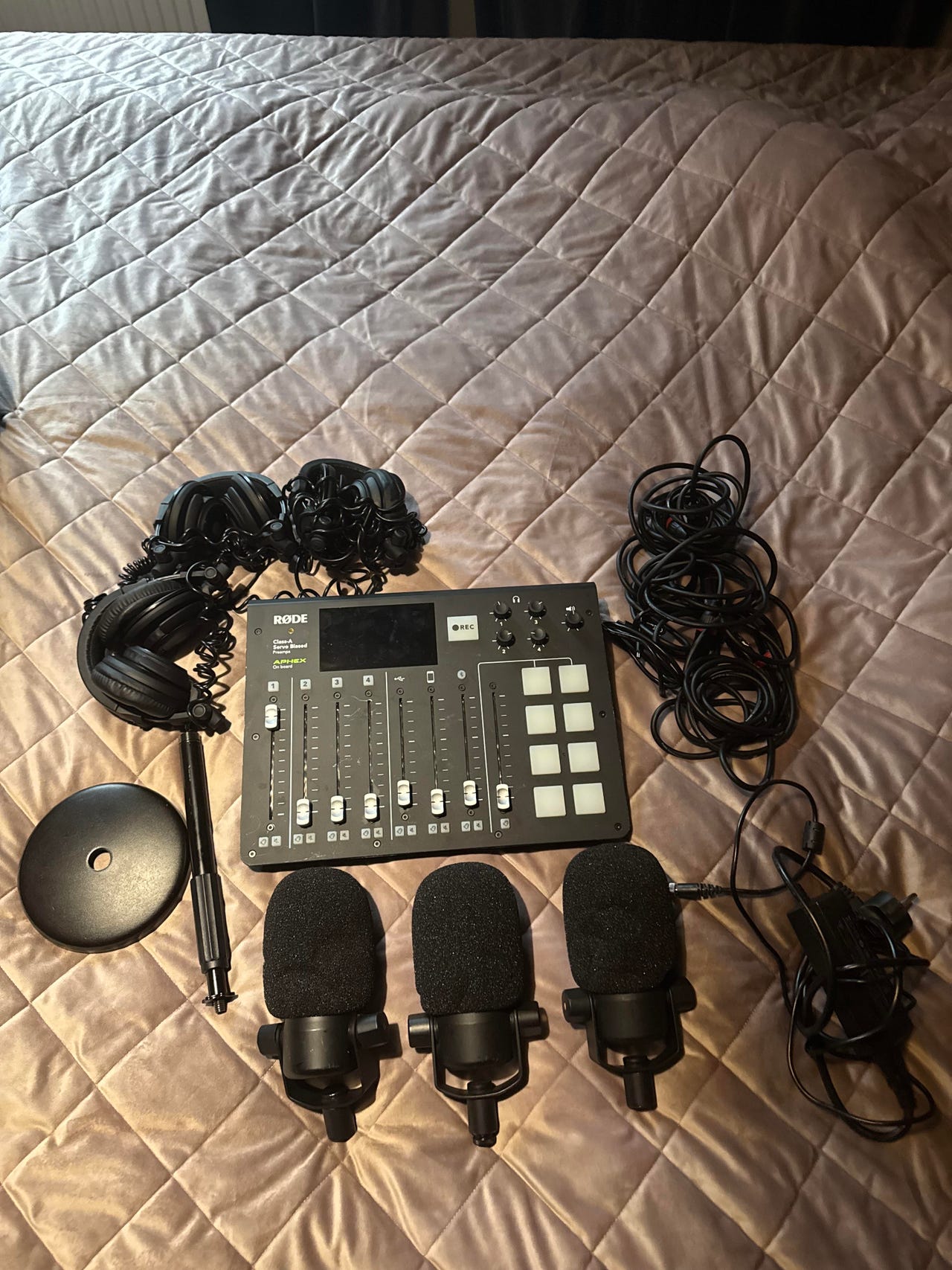 Rode Rodecaster Pro Podcastmixerkonsol med 3 mikrofoner | Blocket